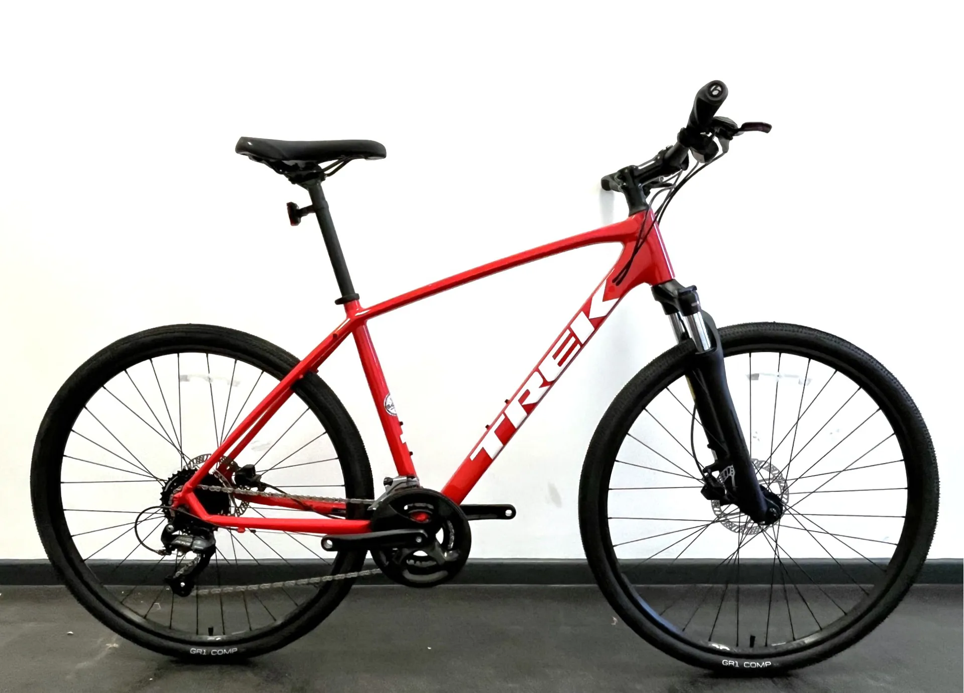 EX DISPLAY Trek Dual Sport 2 Hybrid Bike Large 2022 in Viper Red