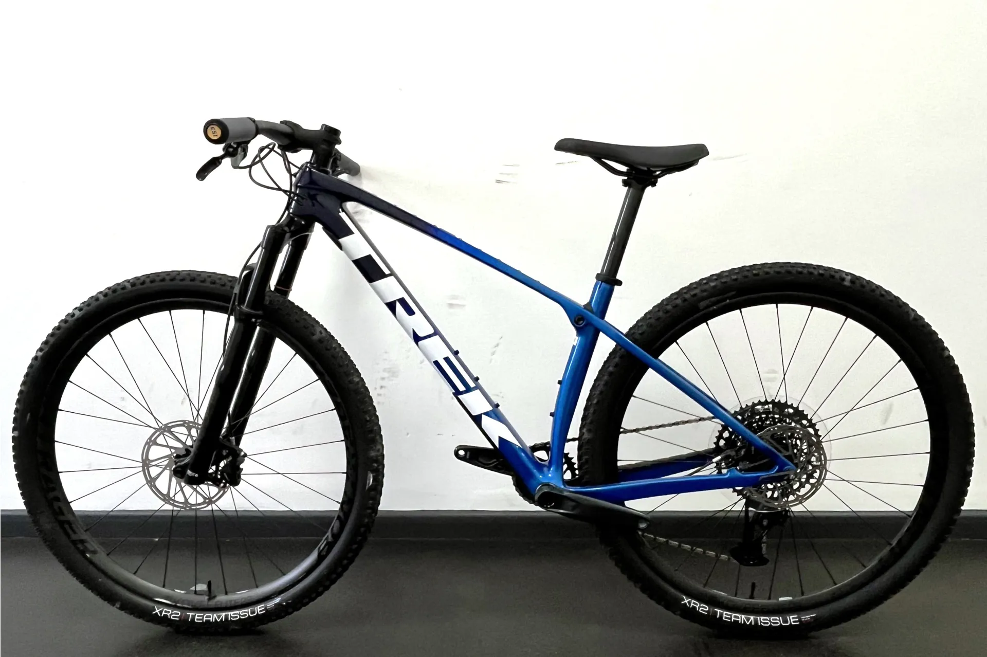 EX DISPLAY Trek Procaliber 9.7 Hardtail Mountain Bike Medium 2022 in Blue