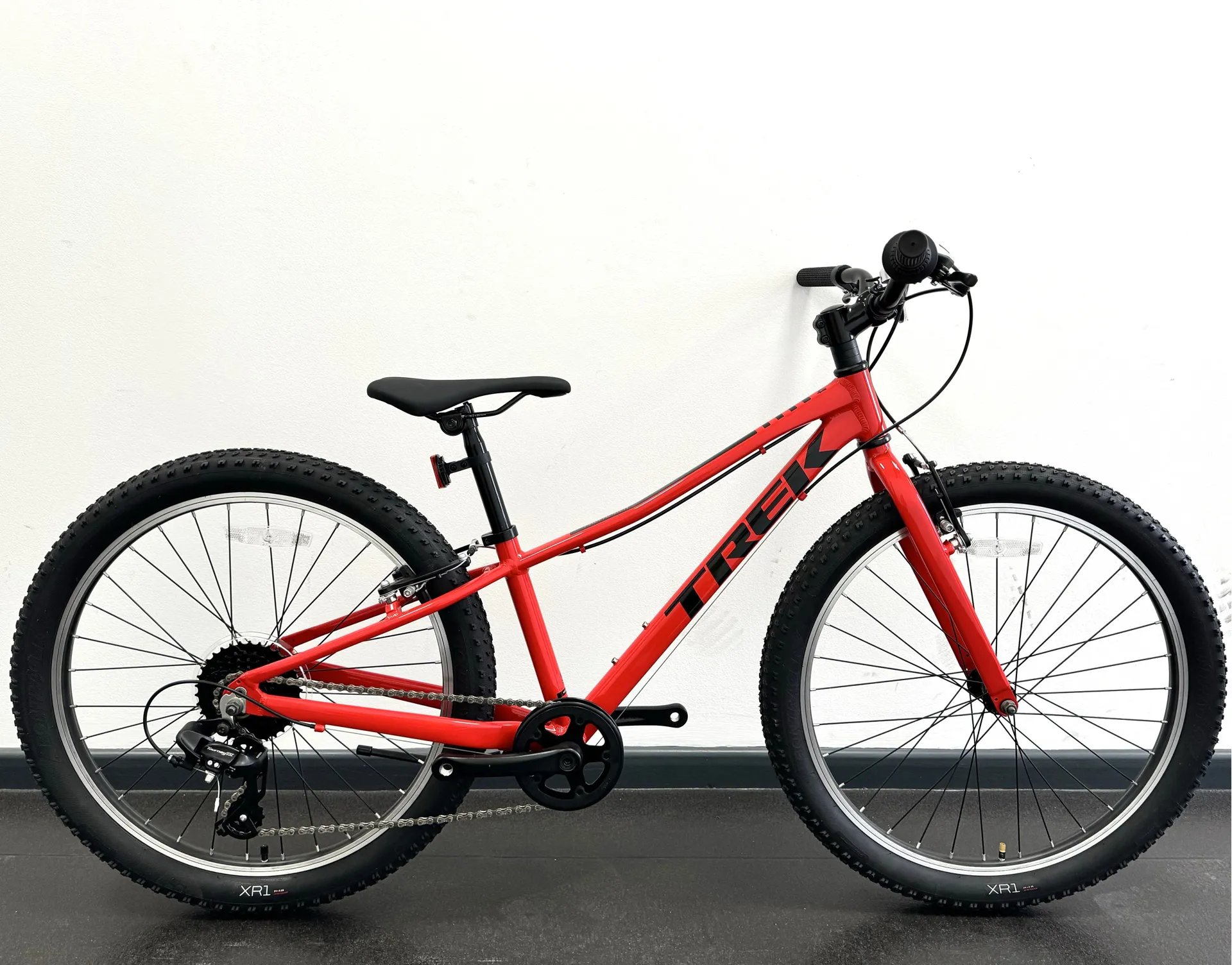 Ex display Trek Precaliber 24 Inch 8 Speed Kids Bike 2021 in Red