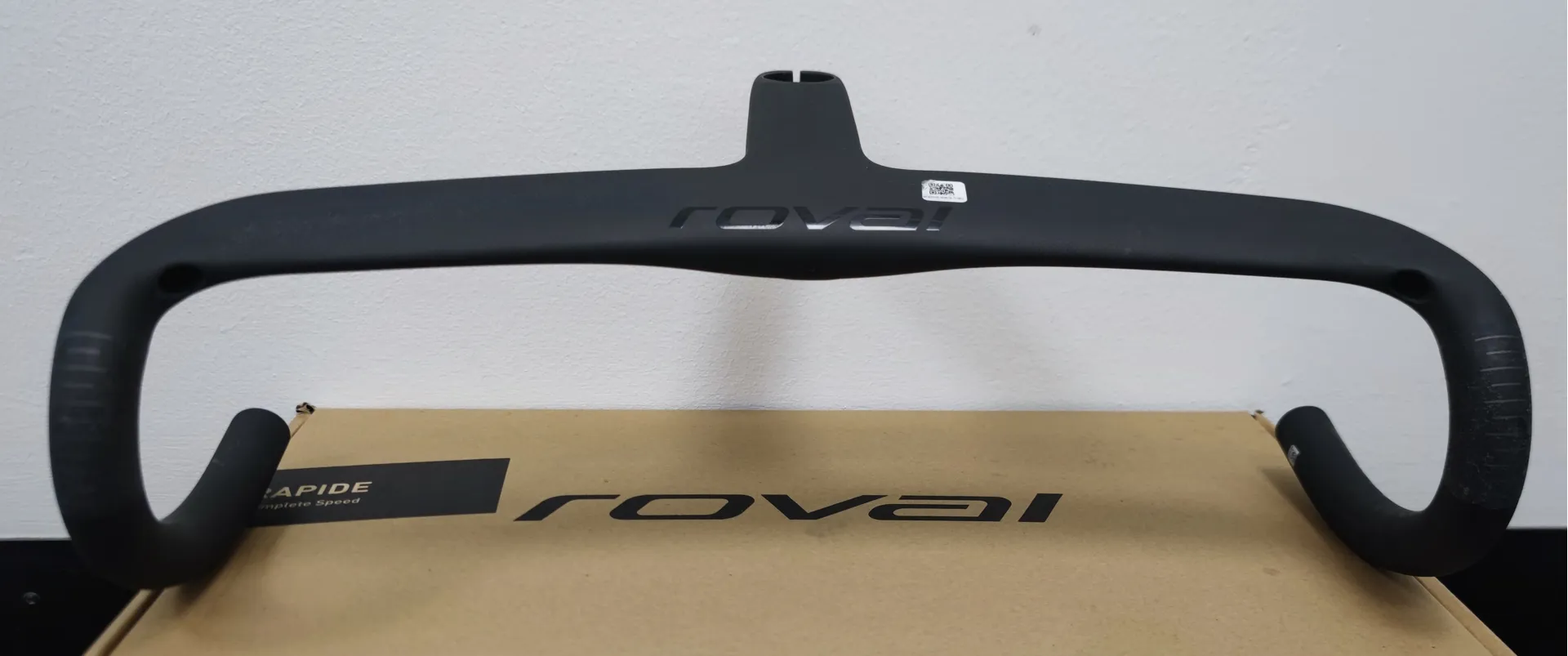 EX-DISPLAY Roval Rapide Cockpit in Carbon/Black 110mm x 440mm