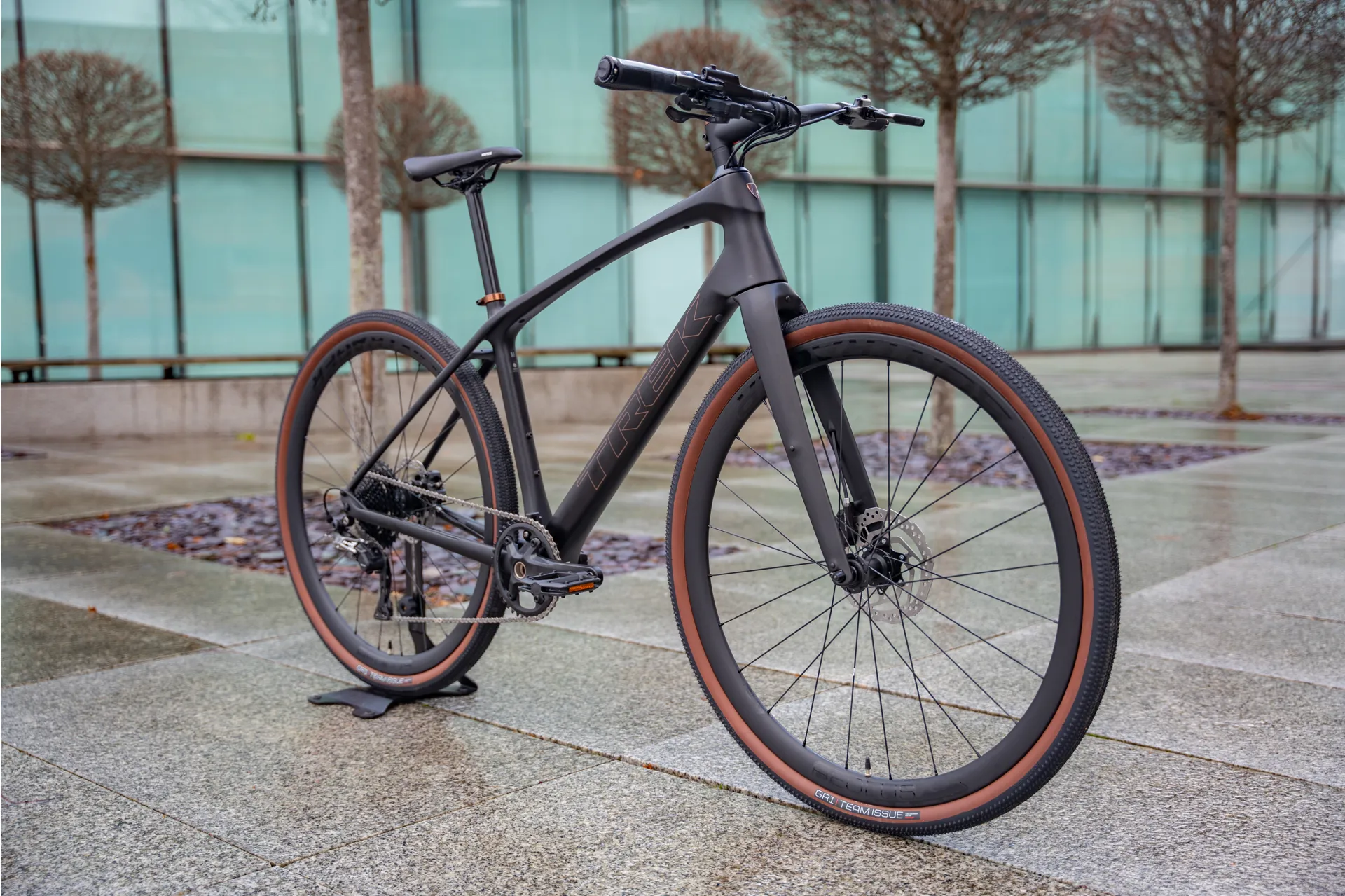 Trek Fx Sport 6 Hybrid Bike 2024 in Carbon Smoke