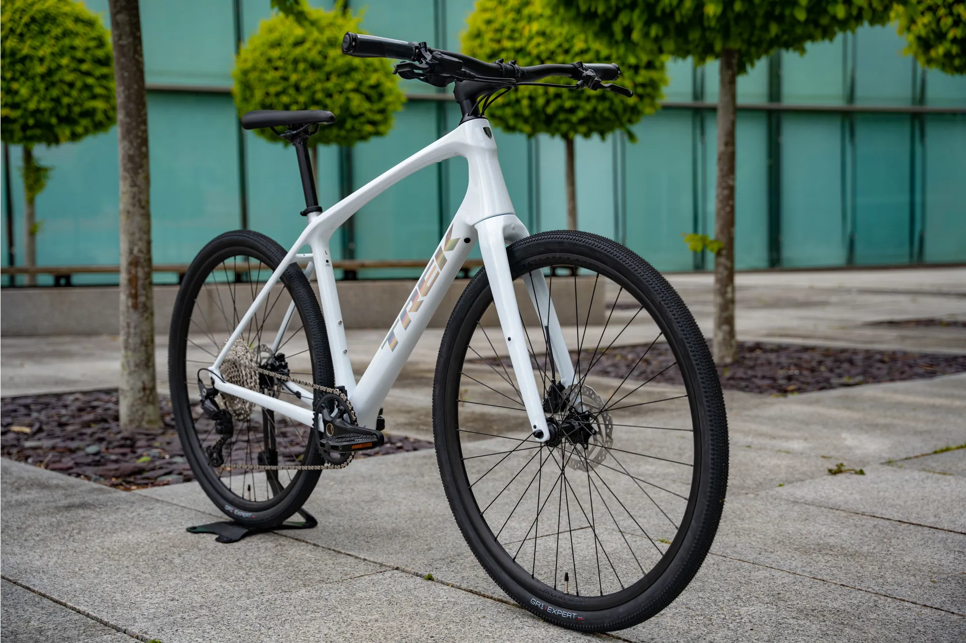 Trek FX Sport 4 Carbon Hybrid Bike 2024 in White