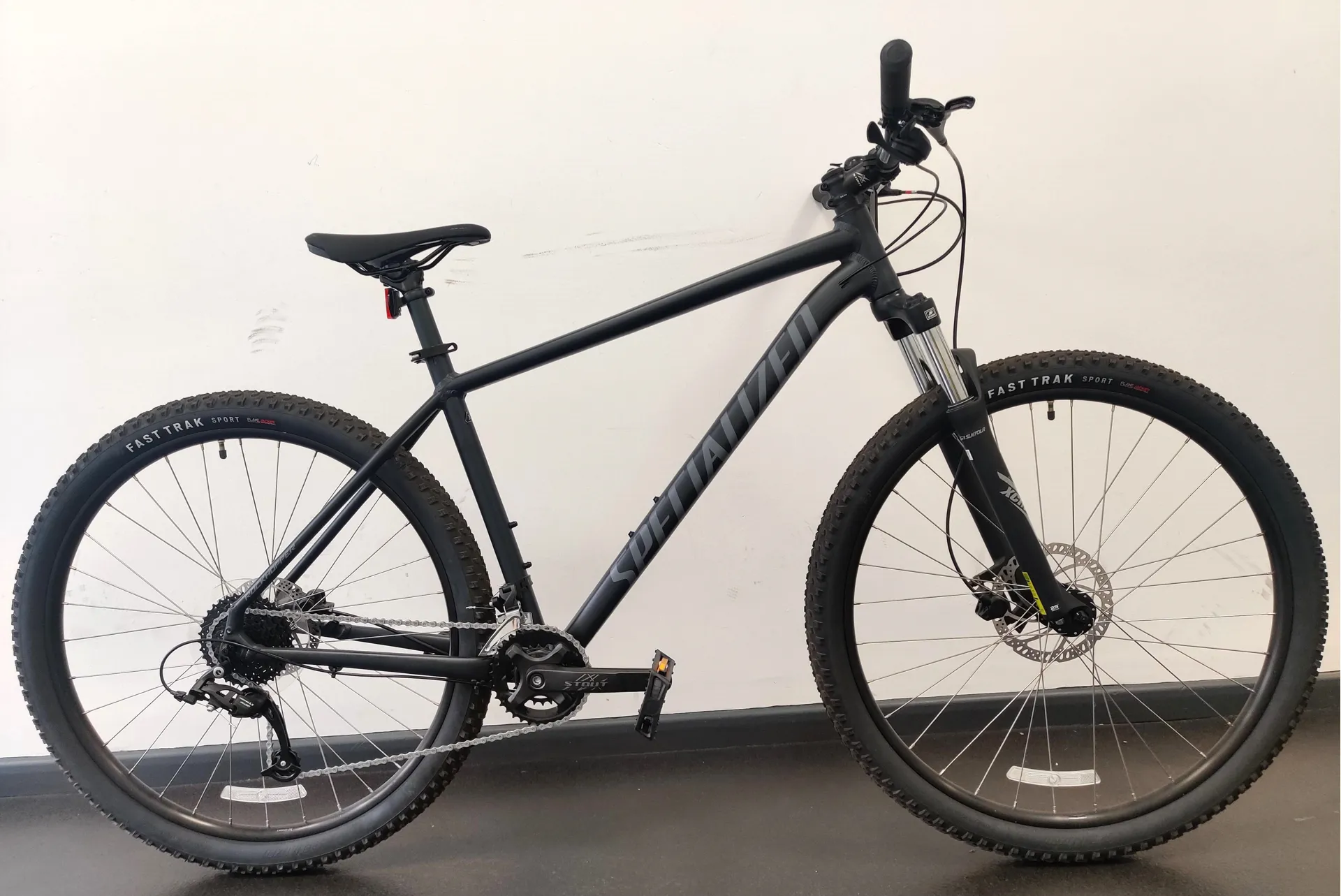 EX DISPLAY Specialized Rockhopper Sport Hardtail Mountain Bike X-Large ...