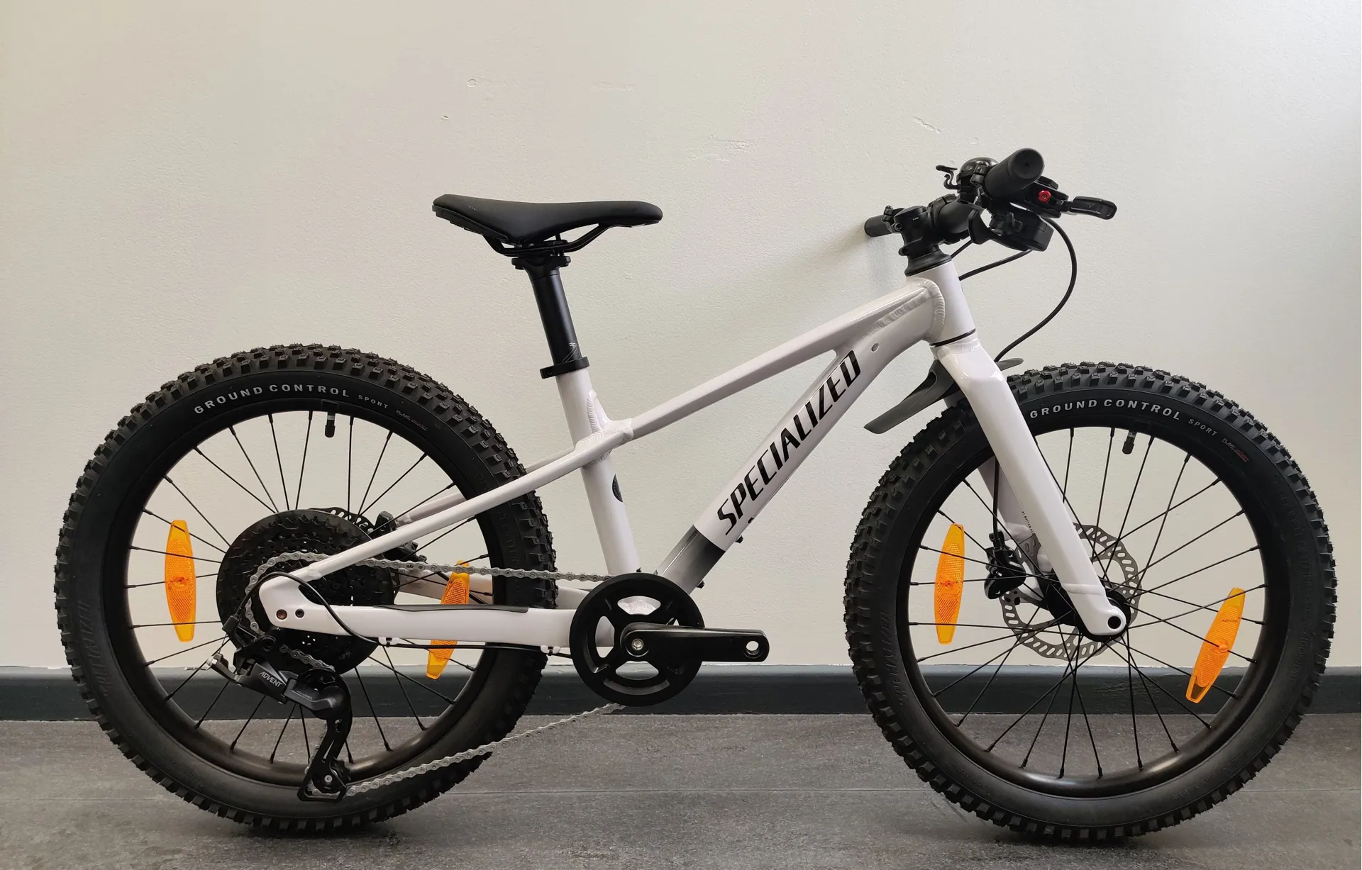 EX DISPLAY Specialized Riprock 20 inch Kids Bike 2024 in UV lilac