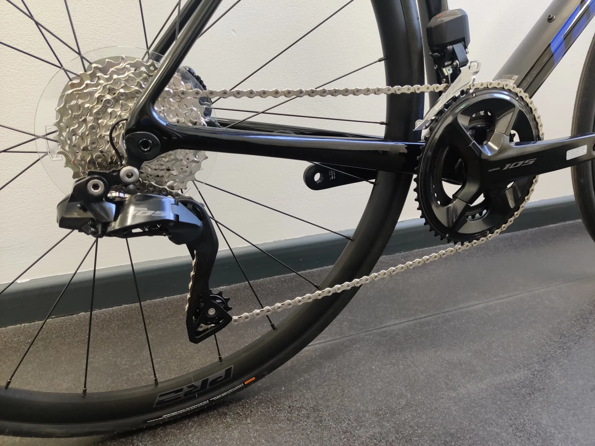 ONE OFF Giant TCR Advanced 1 Disc Road Bike MediumLarge 2024 in Black