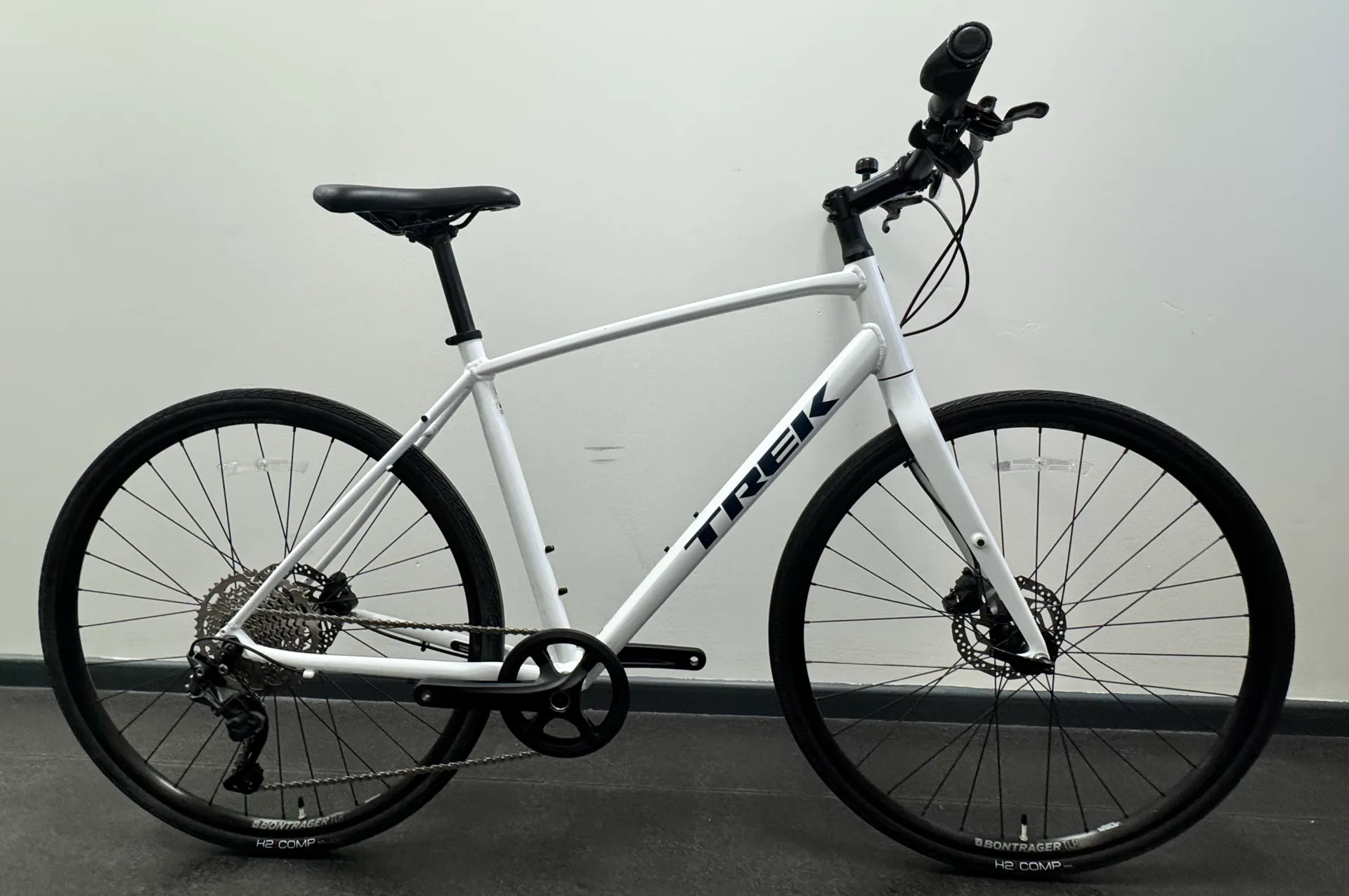 EX DEMO Trek FX 3 Disc Large Hybrid Bike 2024 in White