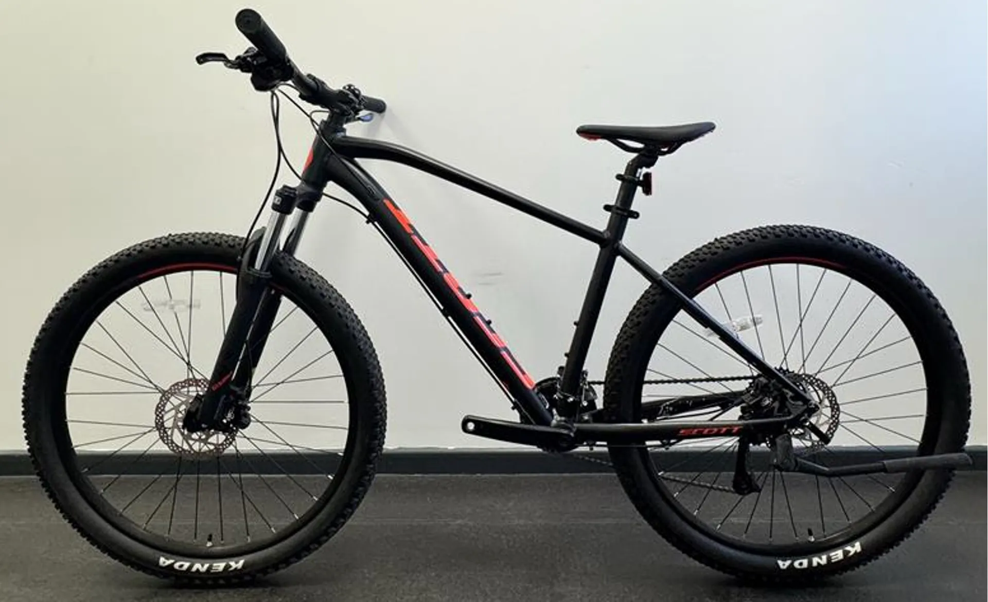EX DEMO Scott Aspect 760 Medium Mountain Bike 2024 in Black