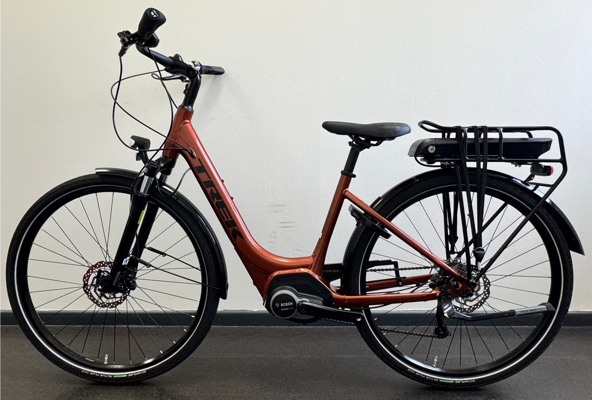 EX DEMO Trek Verve+ 1 Lowstep 400Wh Small Electric Hybrid Bike 2024 in ...