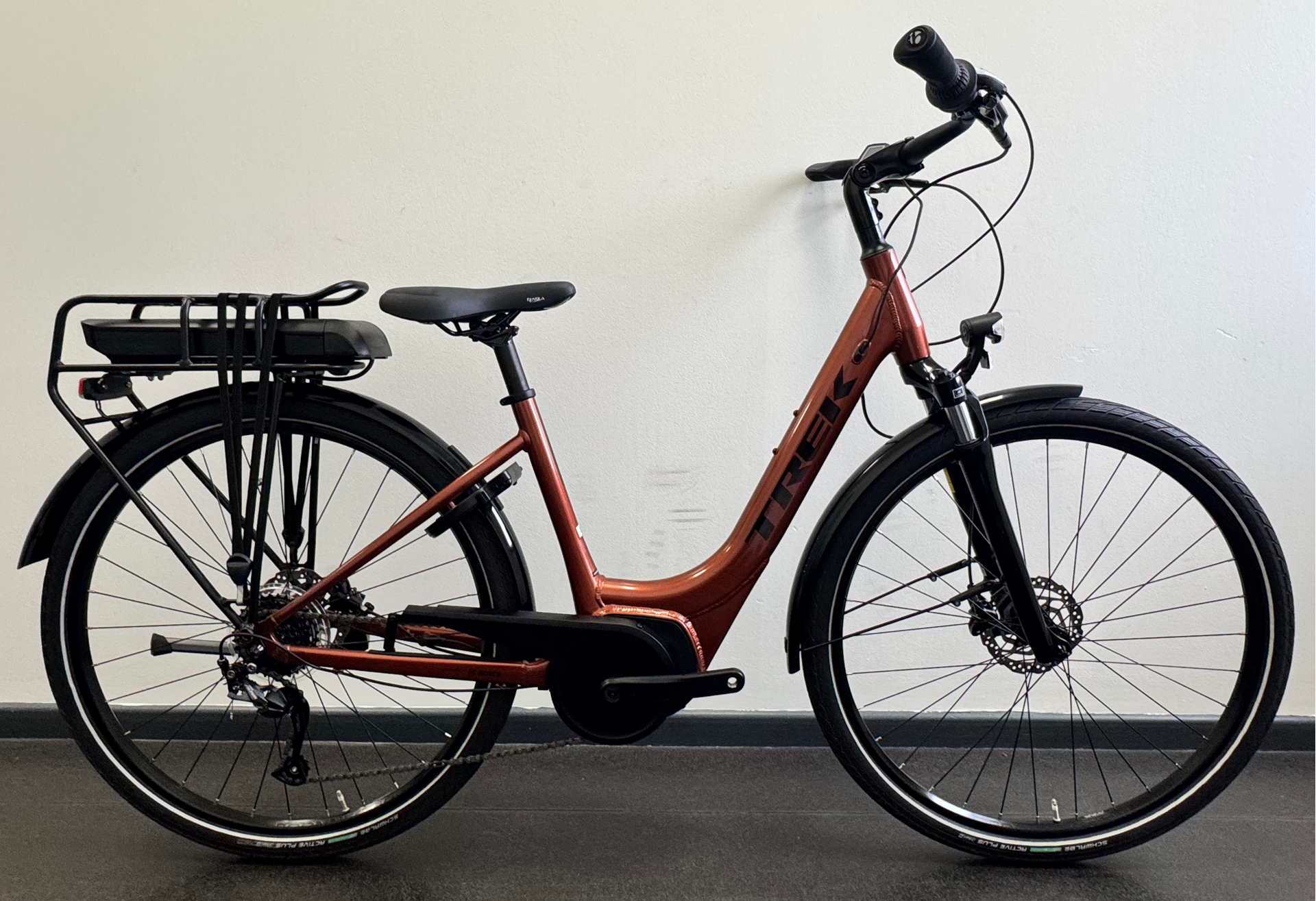 EX DEMO Trek Verve+ 1 Lowstep 400Wh Small Electric Hybrid Bike 2024 in ...