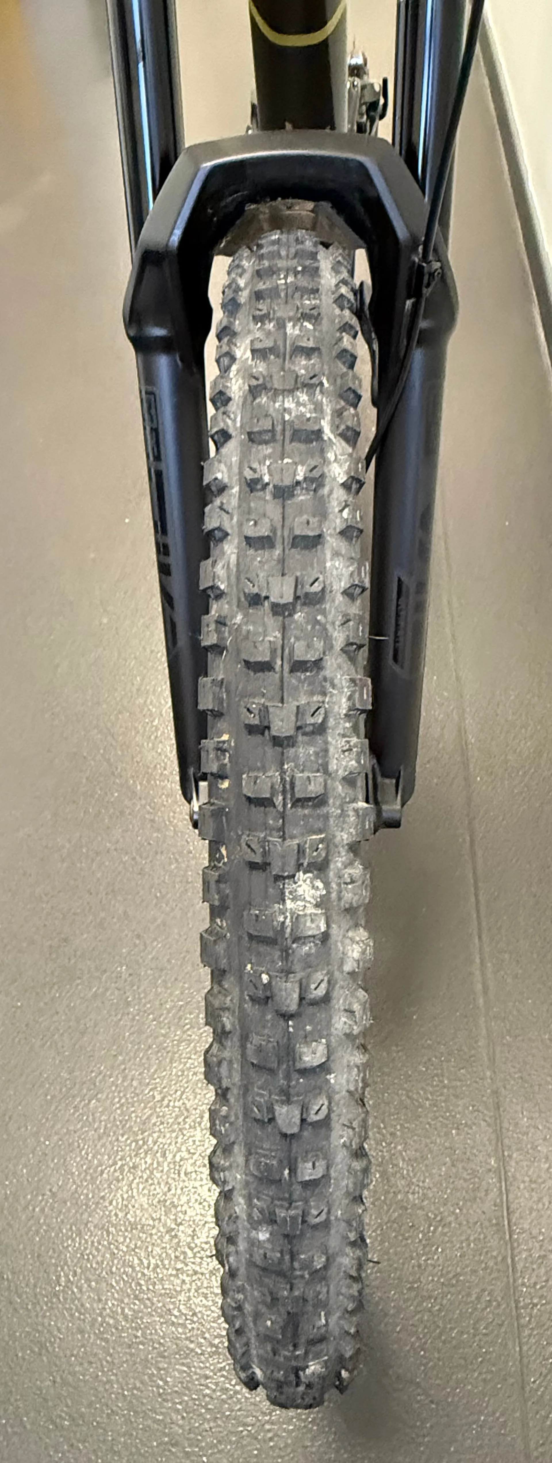 EX DEMO Scott Spark ST 900 Tuned Mountain Bike Large 2025 in Yellow