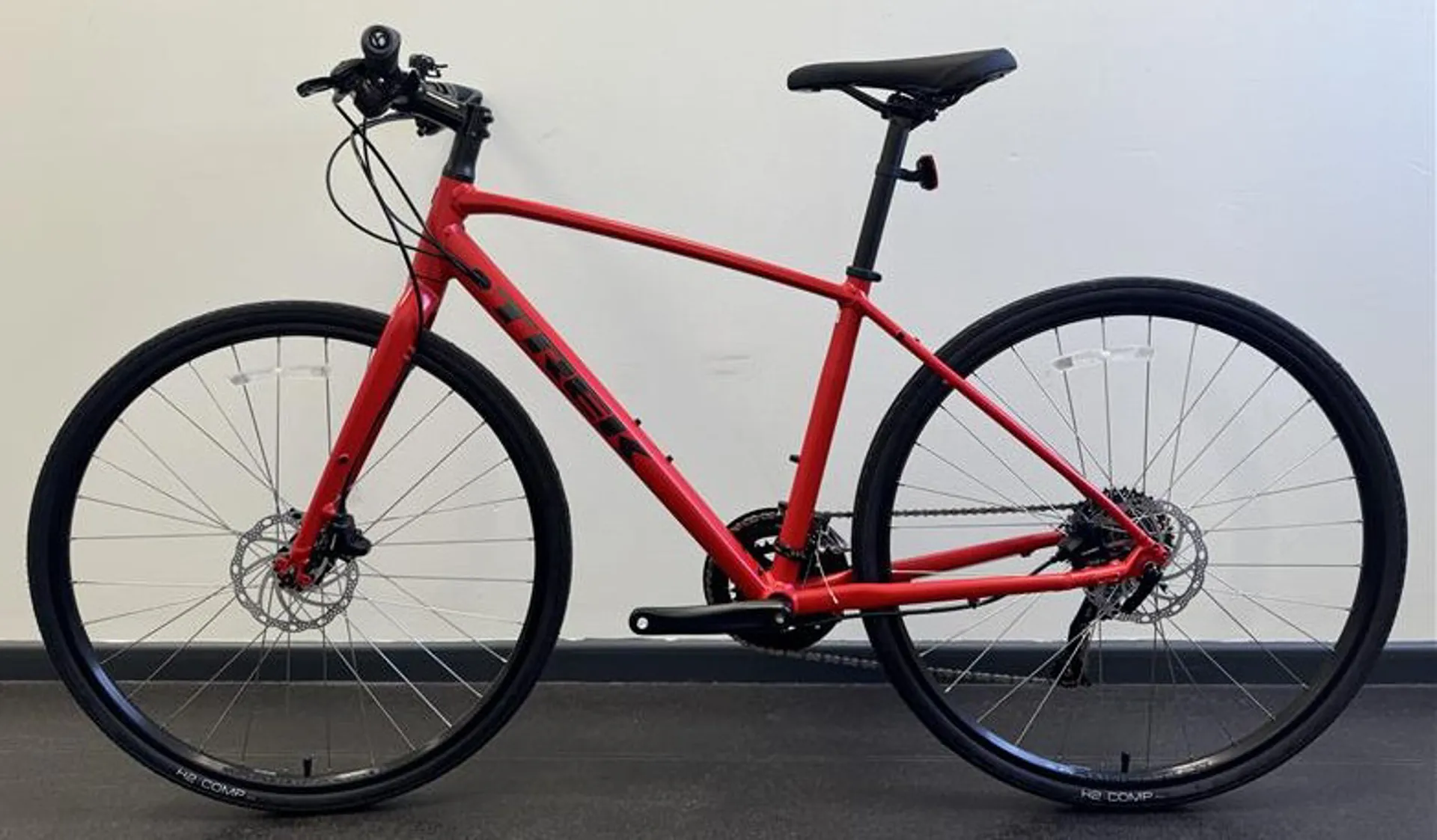 EX DISPLAY Trek FX 2 Disc Hybrid Bike 2023 Medium in Viper Red