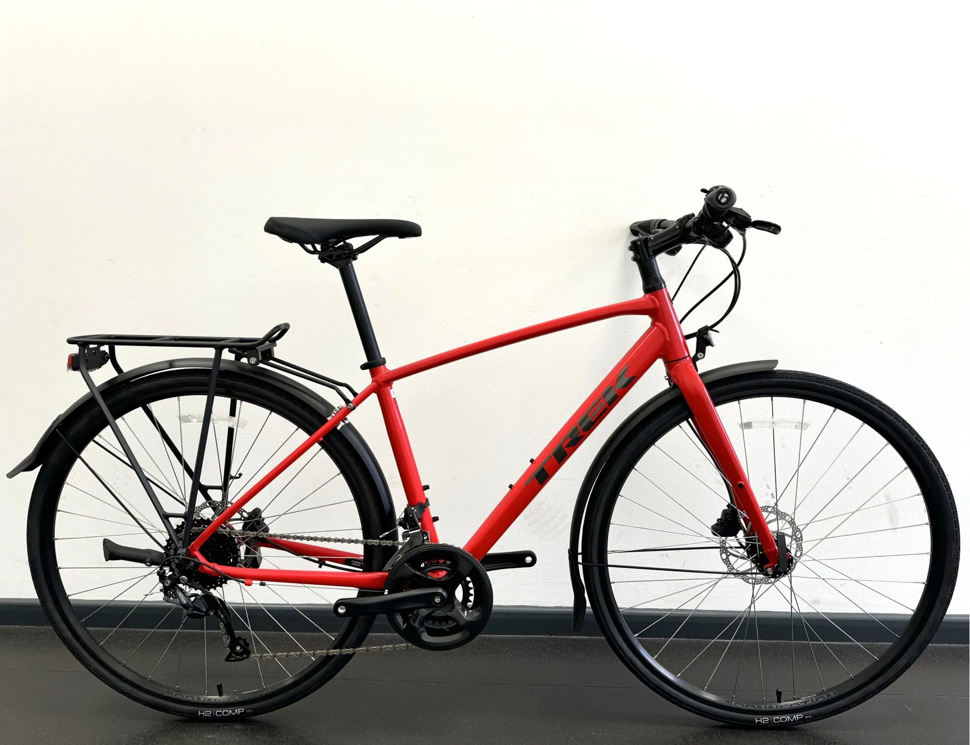 EX DISPLAY Trek FX 2 Disc Equipped Hybrid Bike Medium 2023 in Viper Red