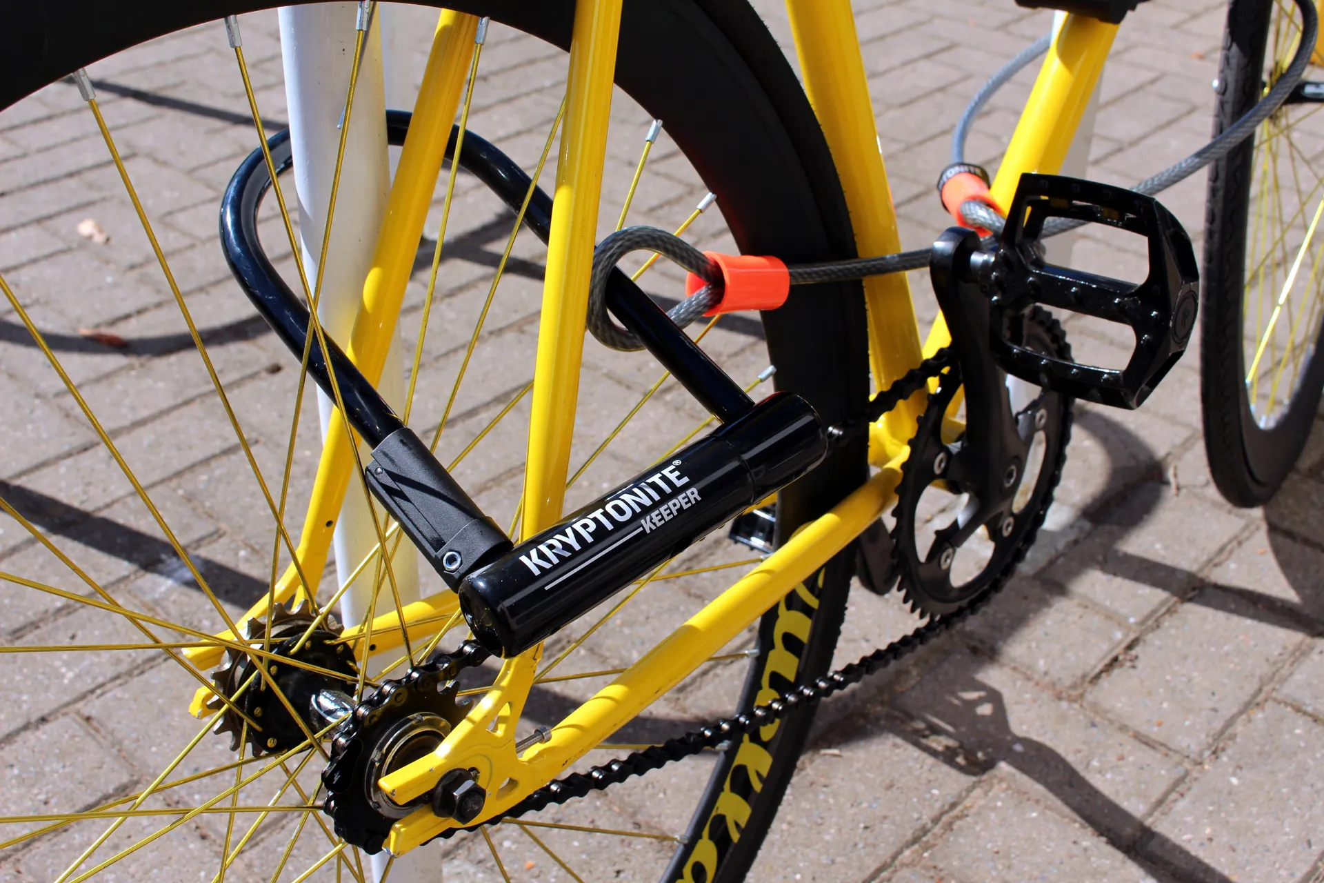 Kryptonite Keeper 12 Lock with Flexframe Bracket and Flex Cable