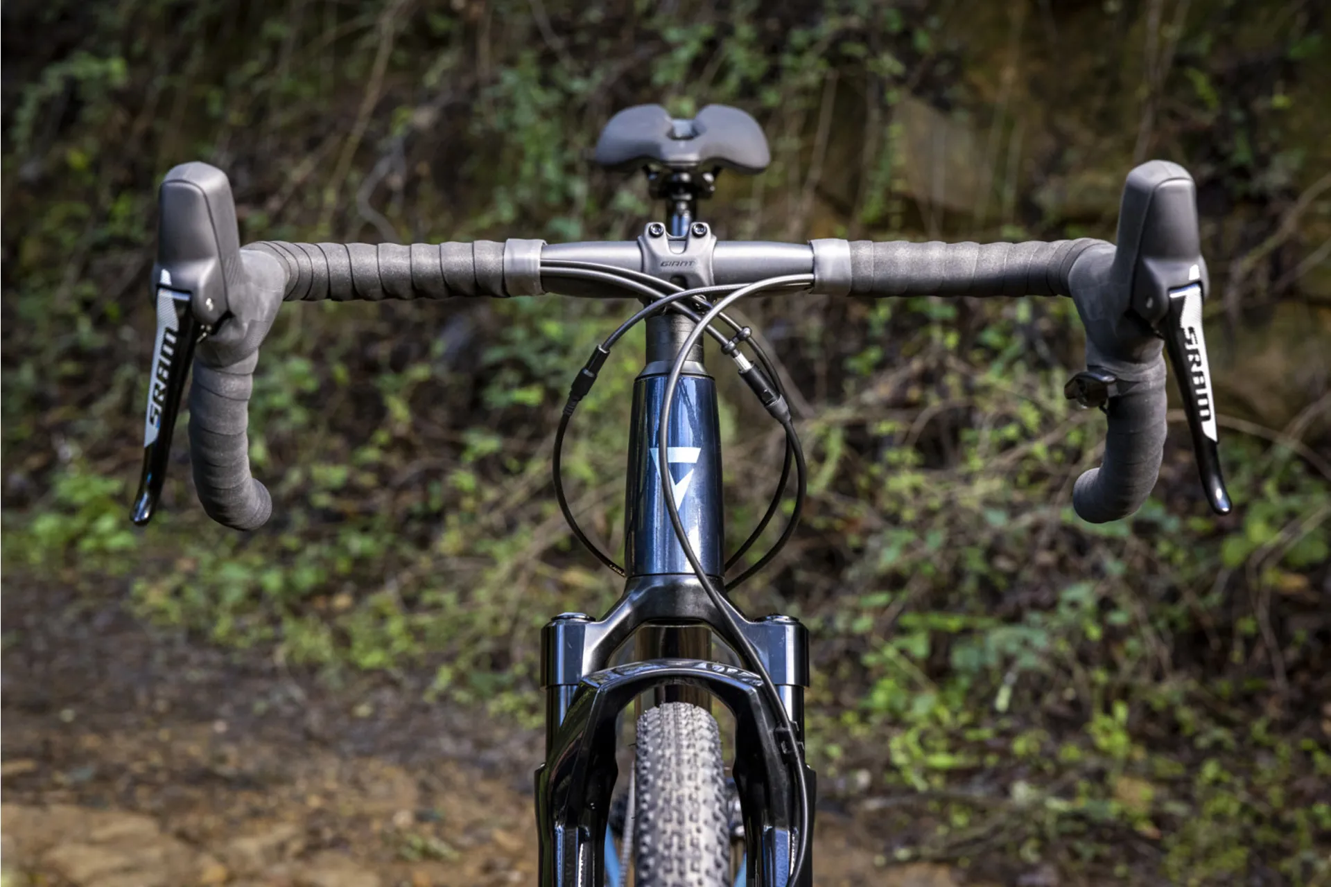 Giant Revolt X 1 Gravel Bike 2025 in Cold Night