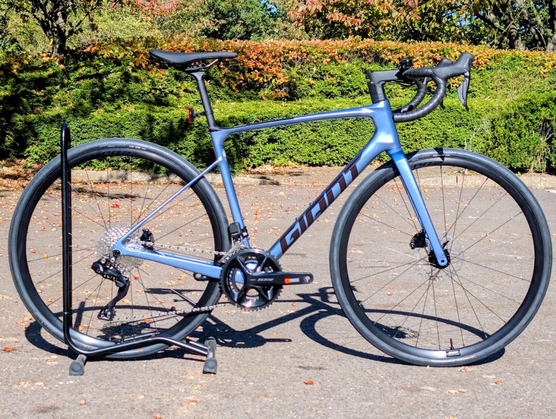 Giant Defy Advanced 1 Road Bike 2025 in Frost Silver