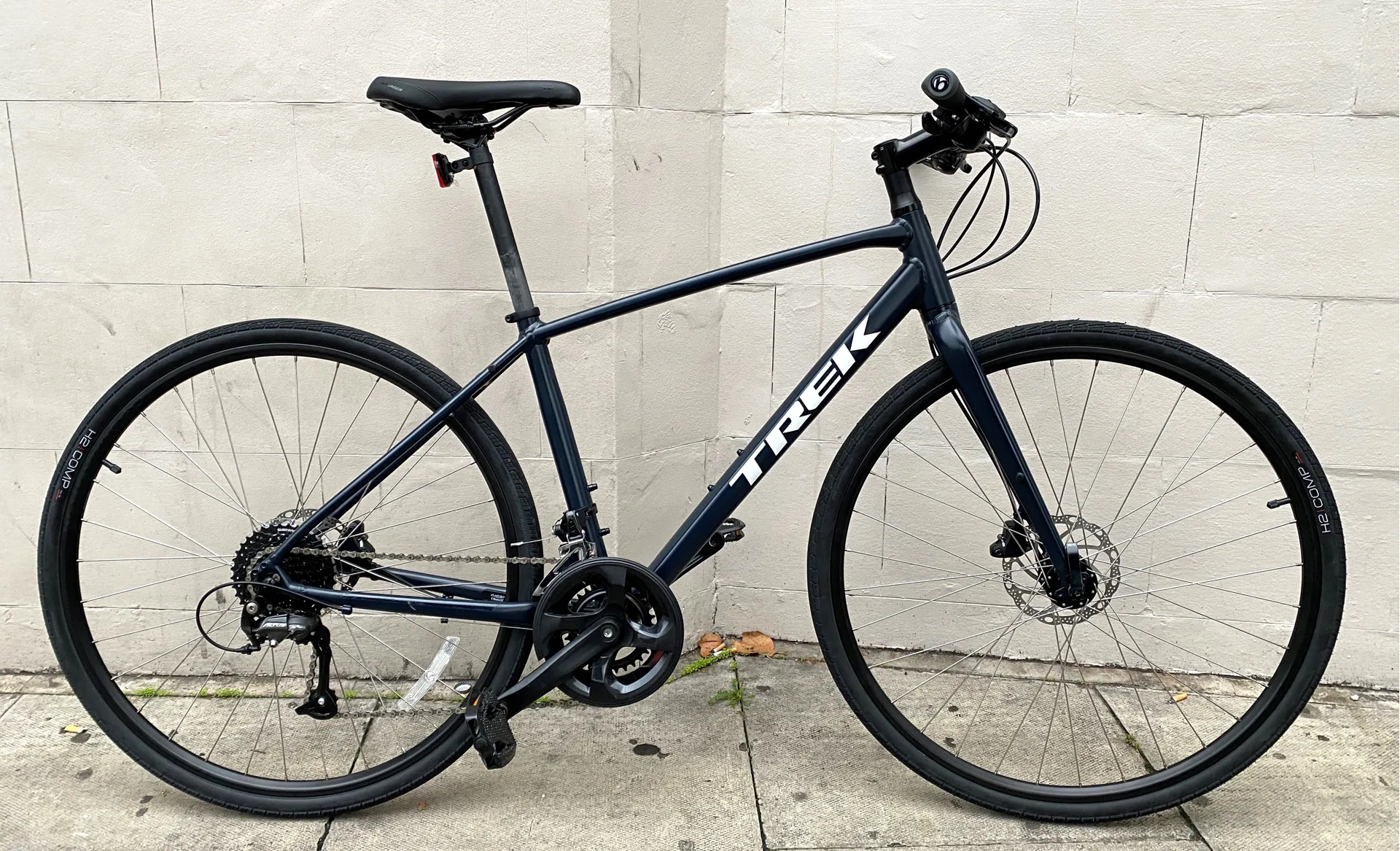 EX DISPLAY Trek FX 2 Disc Hybrid Bike Medium 2023 in Nautical Navy