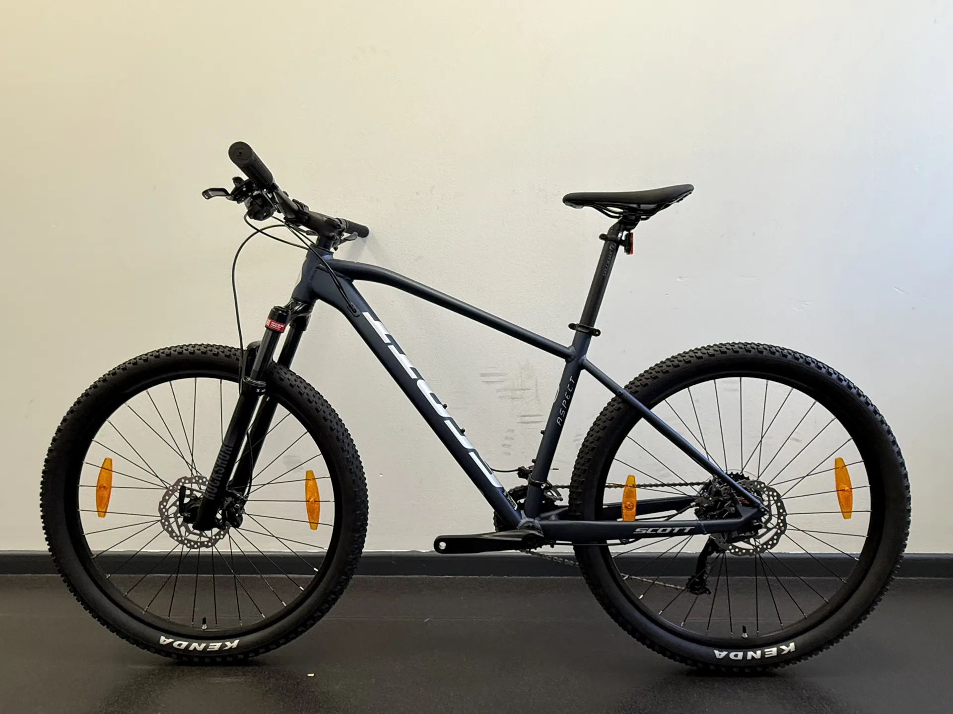 EX DISPLAY Scott Aspect 740 With Rockshox Hardtail Mountain Bike Medium ...