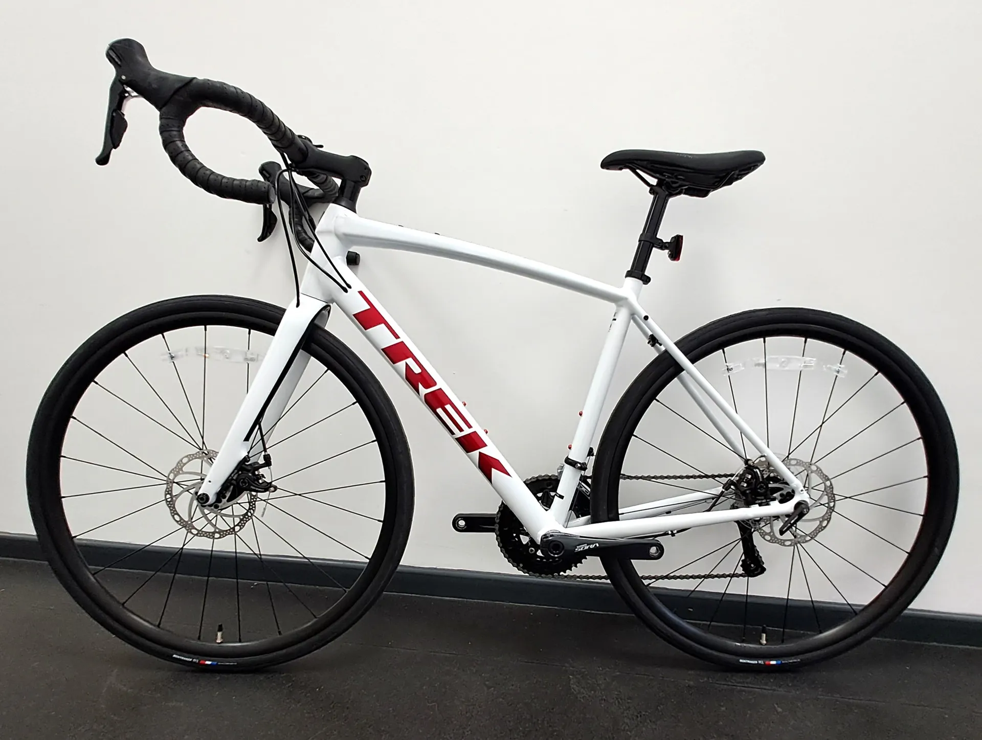 EX DISPLAY Trek Domane AL 3 Disc Sportive Road Bike 54cm 2022 in ...