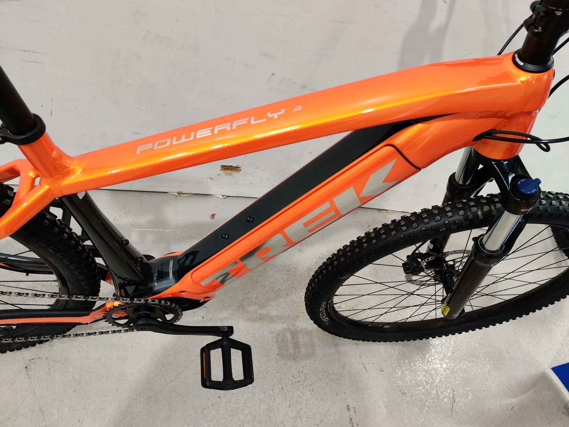 Ex Display Trek Powerfly 4 625w Large in Orange and Grey