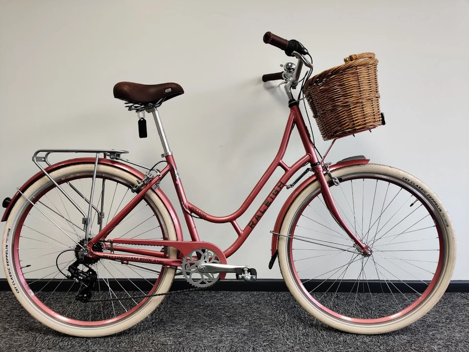 EX-DISPLAY Raleigh Willow 19inch Hybrid Bike 2023 in Pink