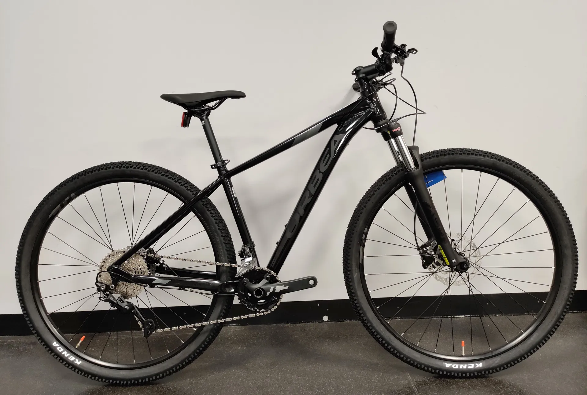 Ex-Display Orbea MX 30 29 Inch Hardtail Mountain Bike Medium 2021 in Black
