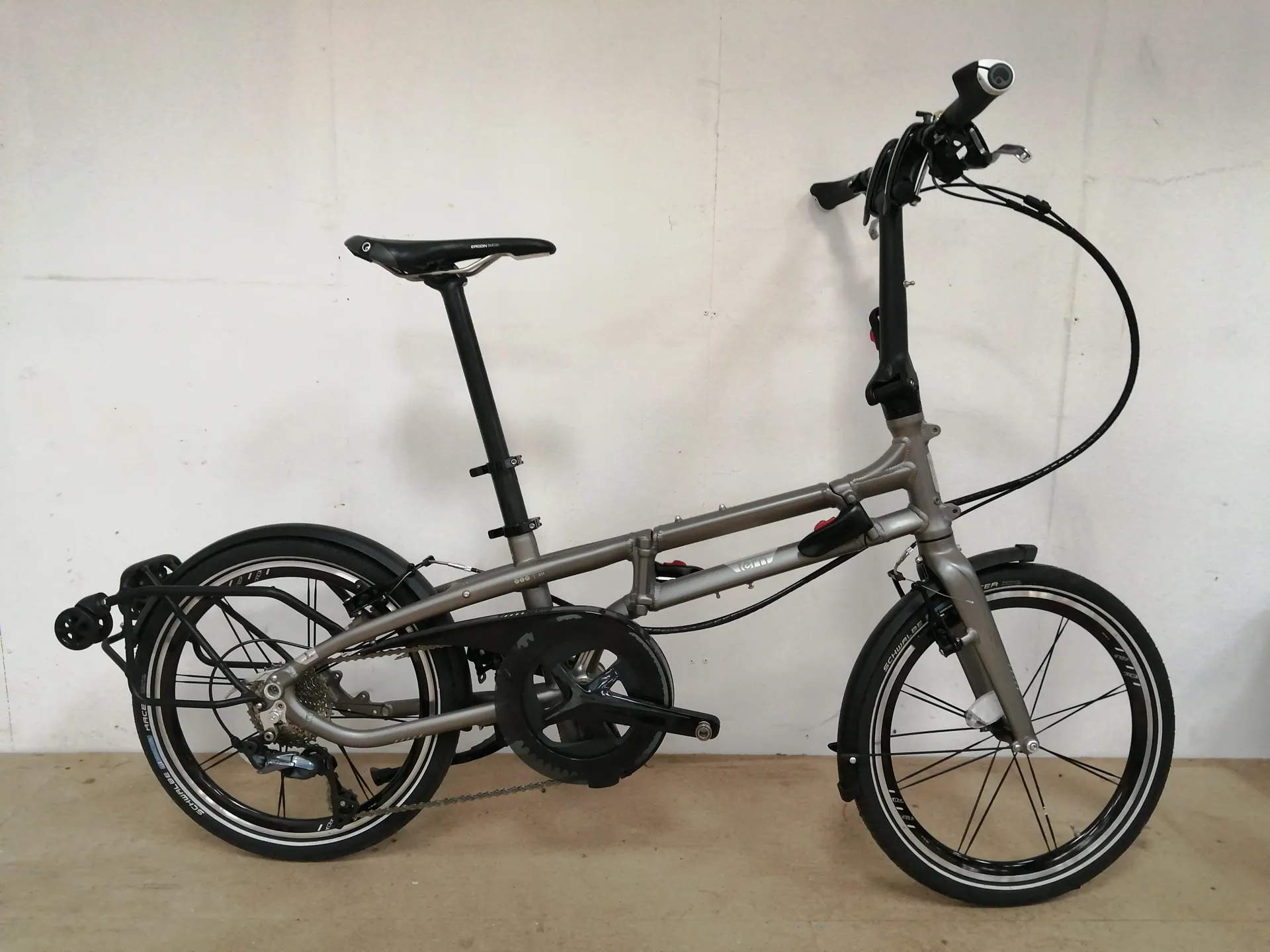 EX DISPLAY Tern BYB S11 Folding Bike 20 inch Wheel 11 Speed 2022 in Silver