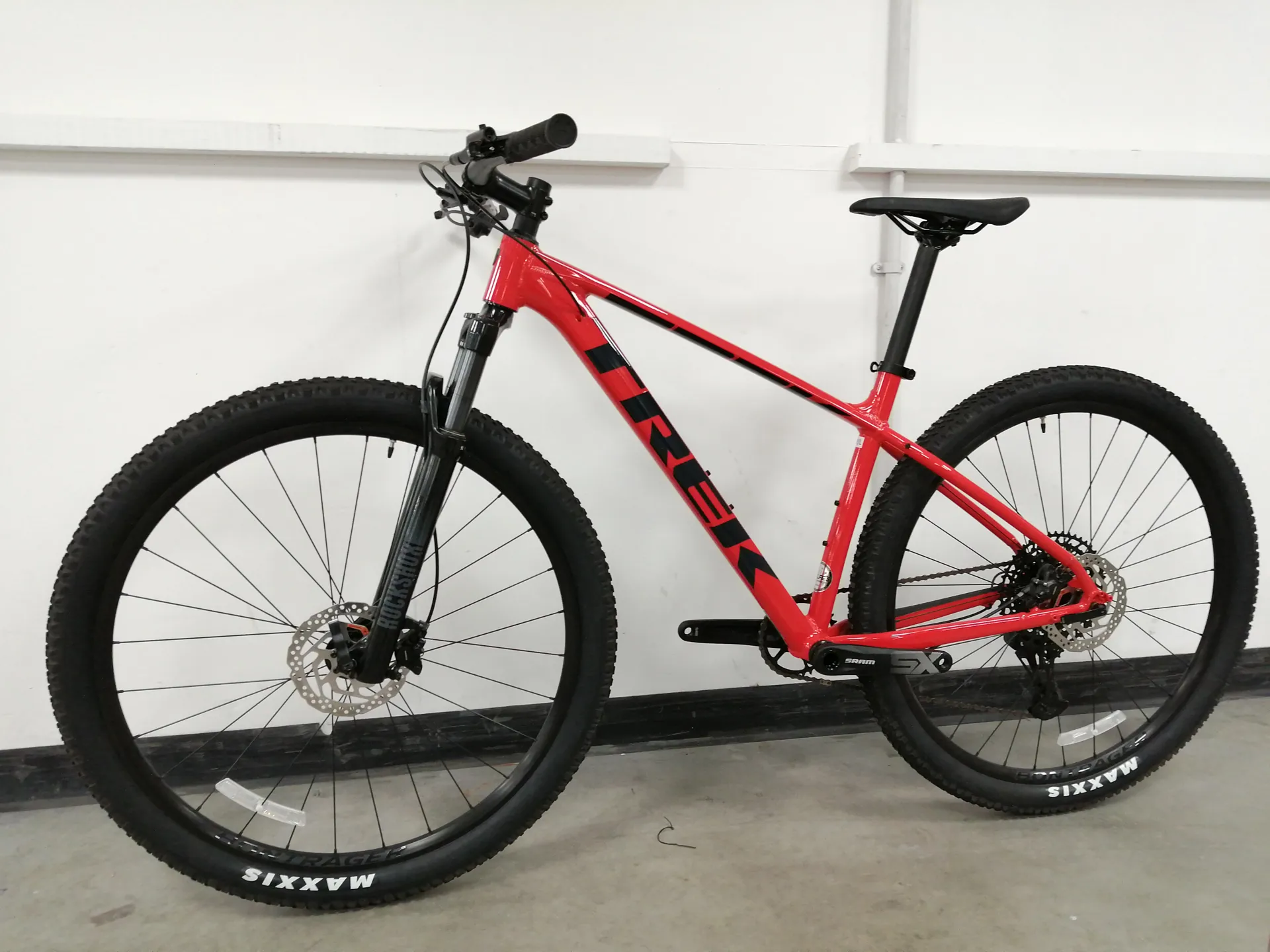 EX DISPLAY Trek Marlin 8 Hardtail Mountain Bike Medium 2023 in Gloss ...