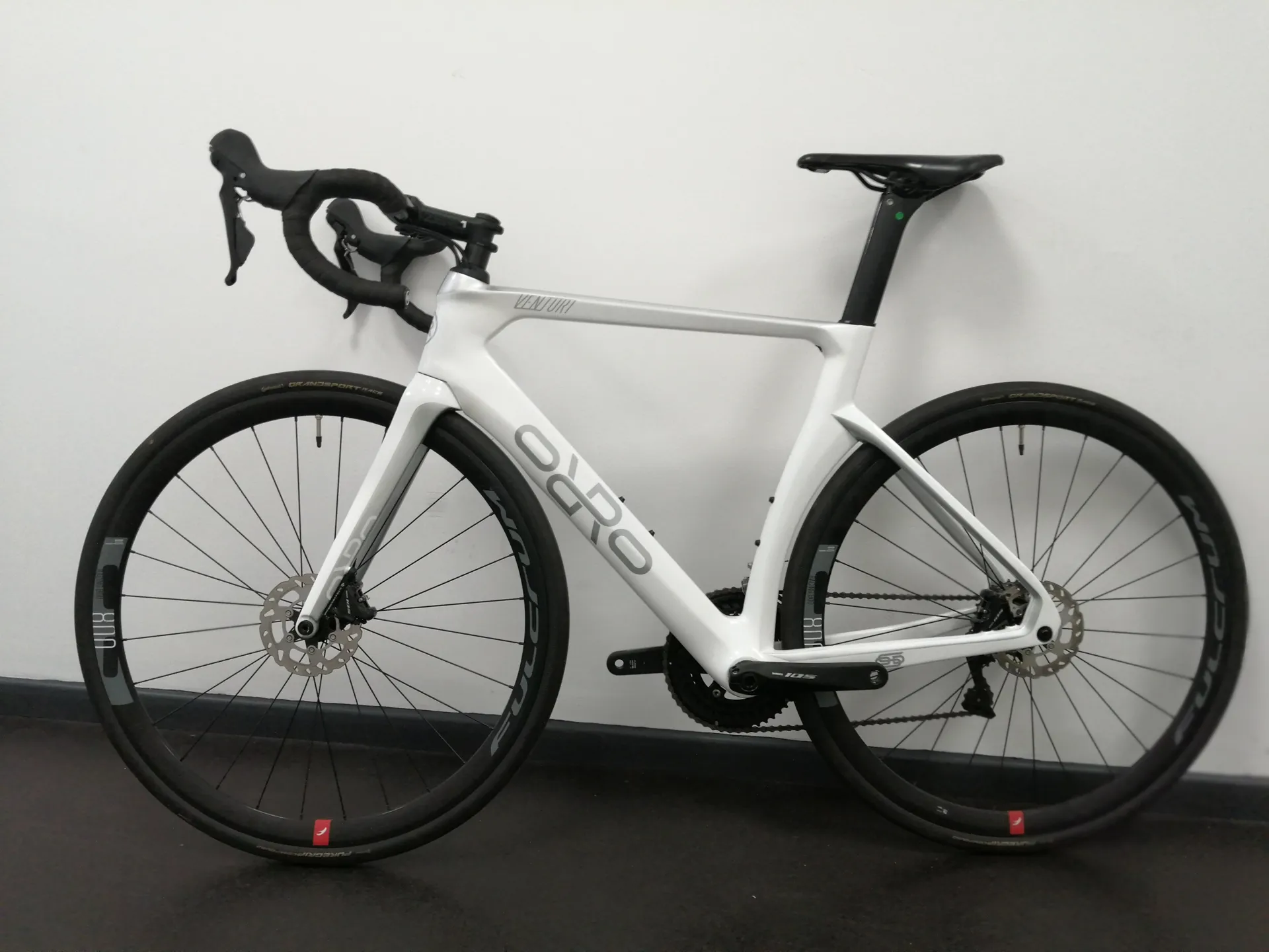 EX DEMO Orro Venturi Evo 105 Carbon Road Bike 54.0 TT Medium 2022 in White