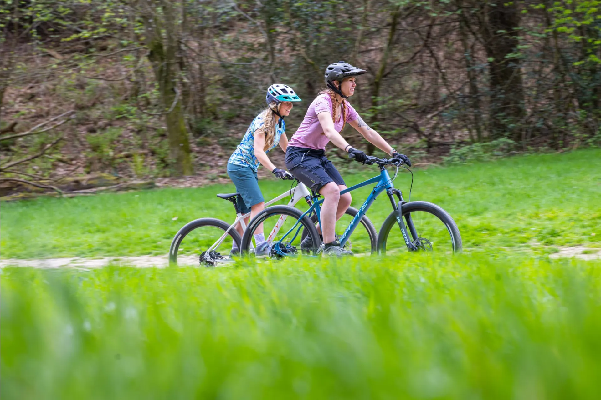 Whyte 604 Compact V3 Mountain Bike 2022 in Matt Diesel