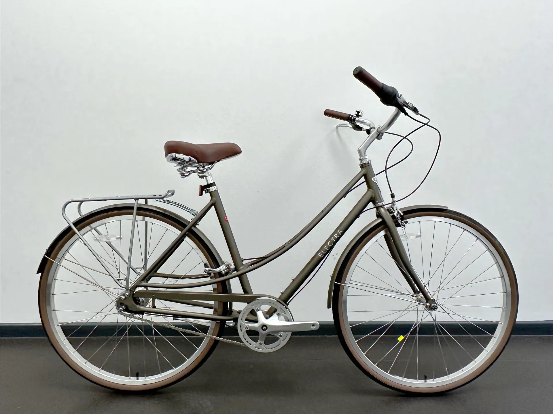 EX-DISPLAY Electra Loft 7i Womens Step-Through Hybrid Bike Medium 2023 ...
