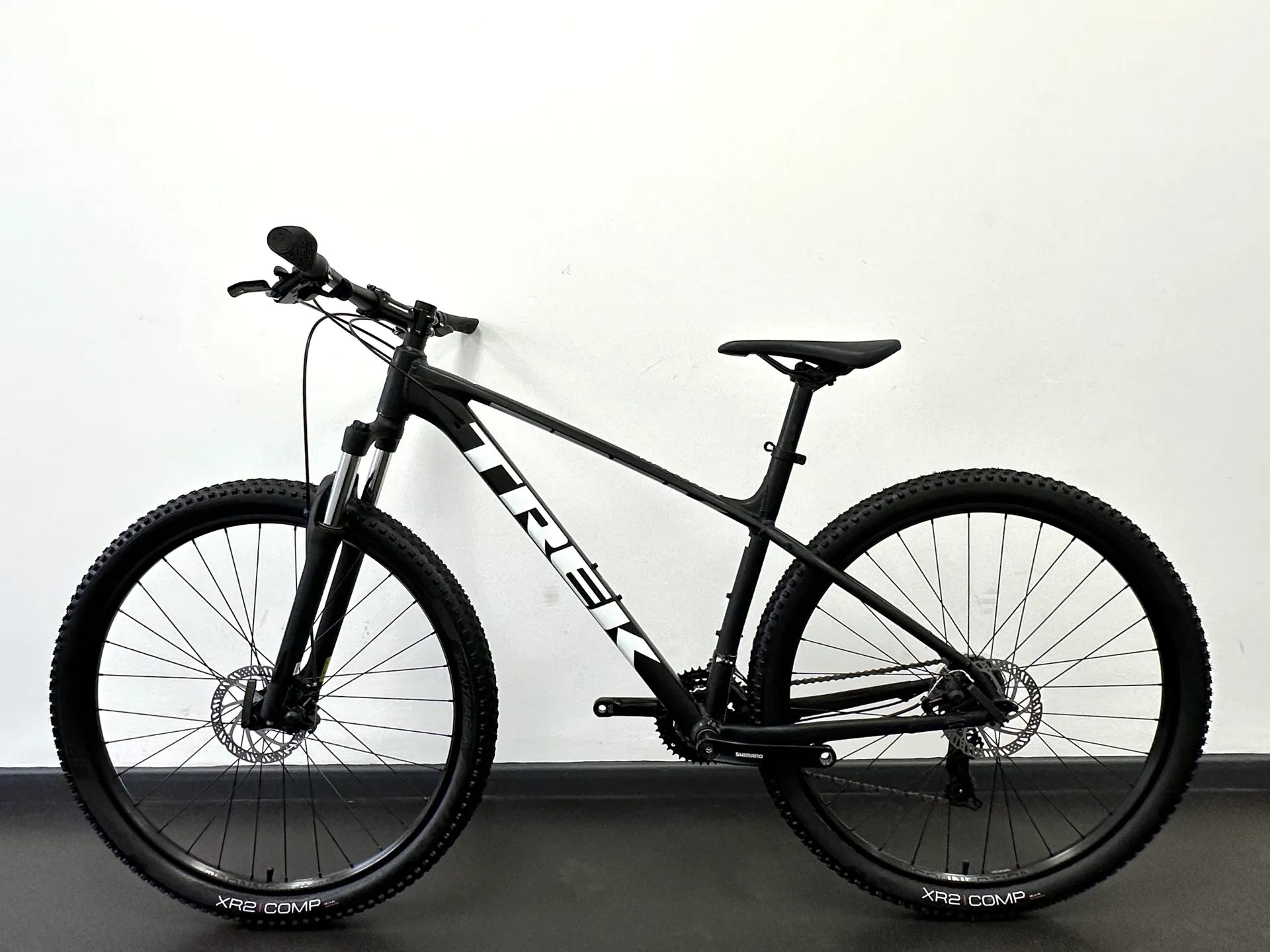 EX DISPLAY Trek Marlin 4 Hardtail Mountain Bike 2023 Large in Matt Black