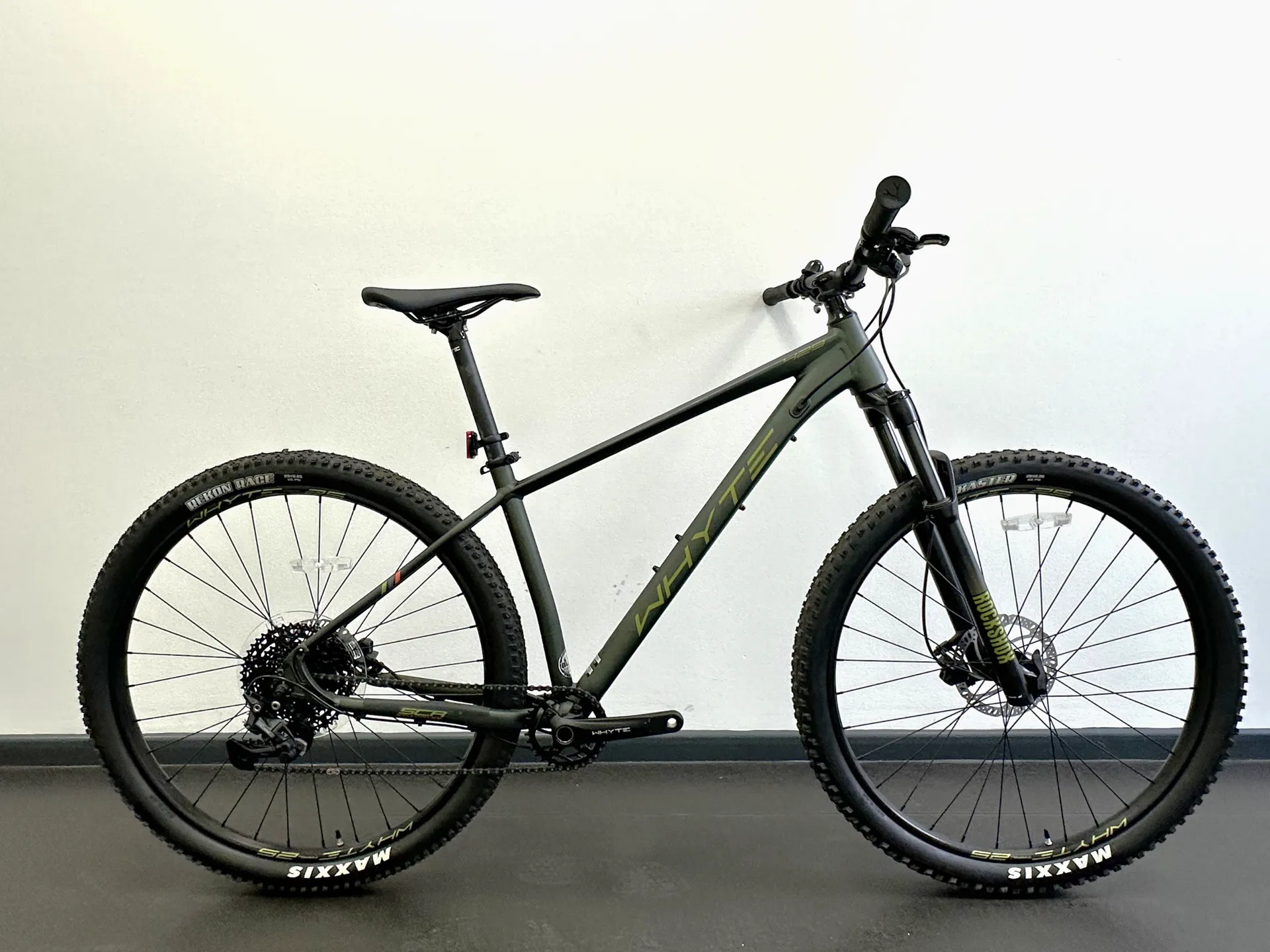 EX-DISPLAY Whyte 429 V2 Mountain Bike Medium 2023 in Green