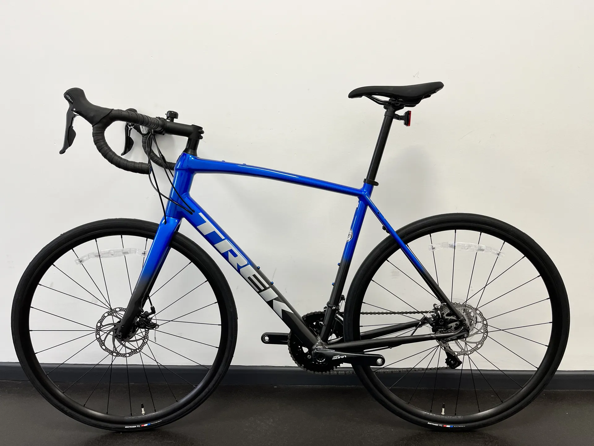 EX DISPLAY Trek Domane AL 3 Road Bike 58cm 2023 in Alpine Blue to Black