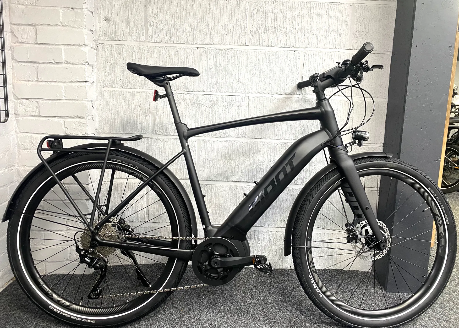 EX DISPLAY Giant FastRoad E+ EX Pro Electric Hybrid Bike X-Large 2022 Black