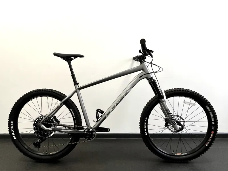 EX DISPLAY Whyte 909 v4 Hardtail Mountain Bike Large 2022 in Matt Zinc