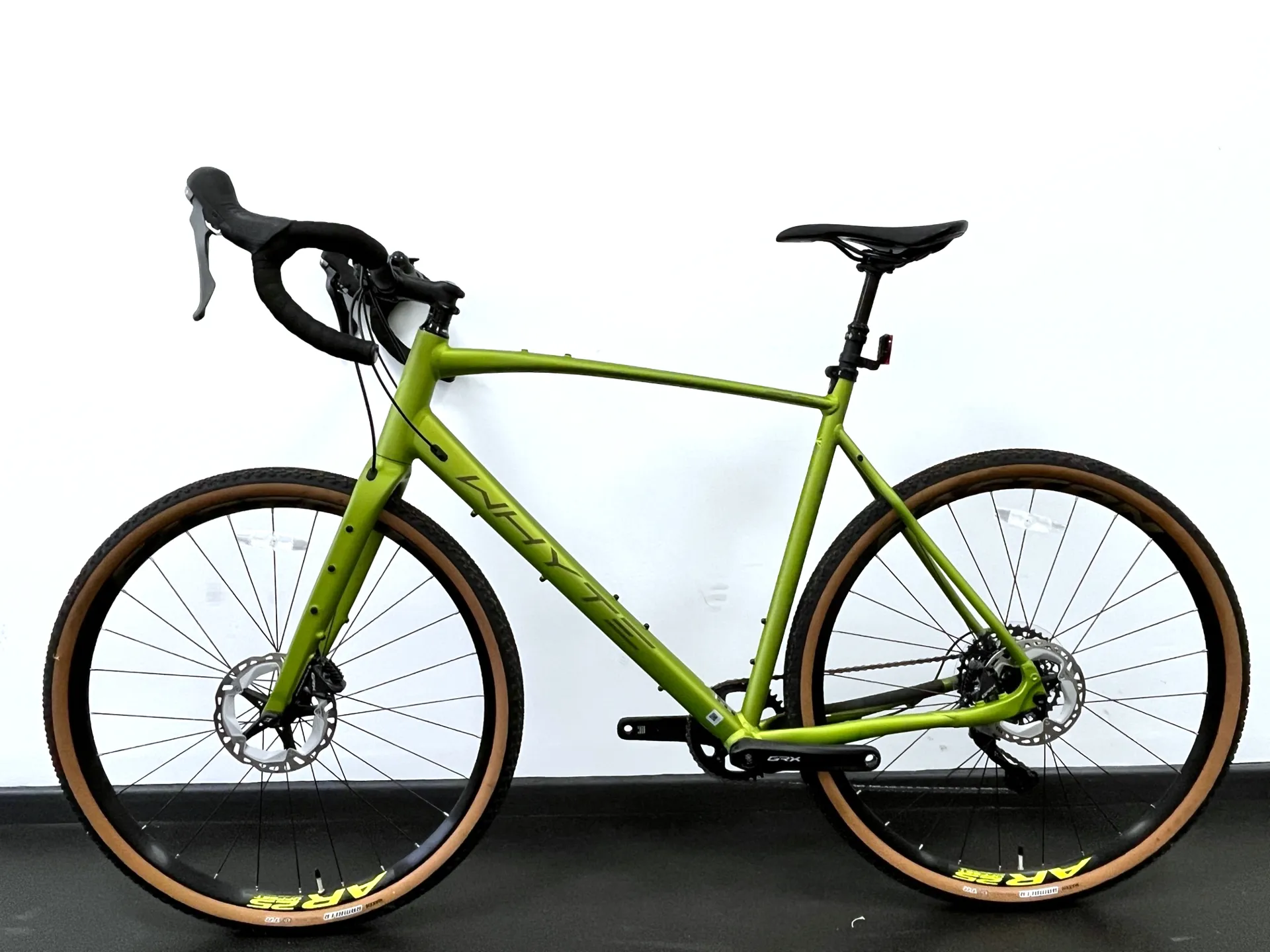 EX DISPLAY Whyte Gisburn v4 Gravel Road Bike 58 2022 in Matt Olive