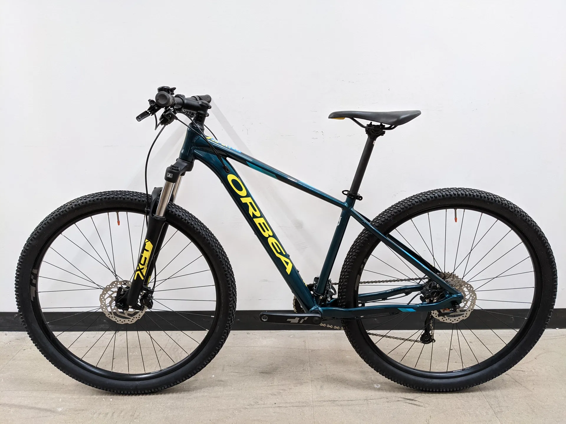 EX-DISPLAY Orbea MX 40 29 Inch Hardtail Mountain Bike Medium 2021 in Green