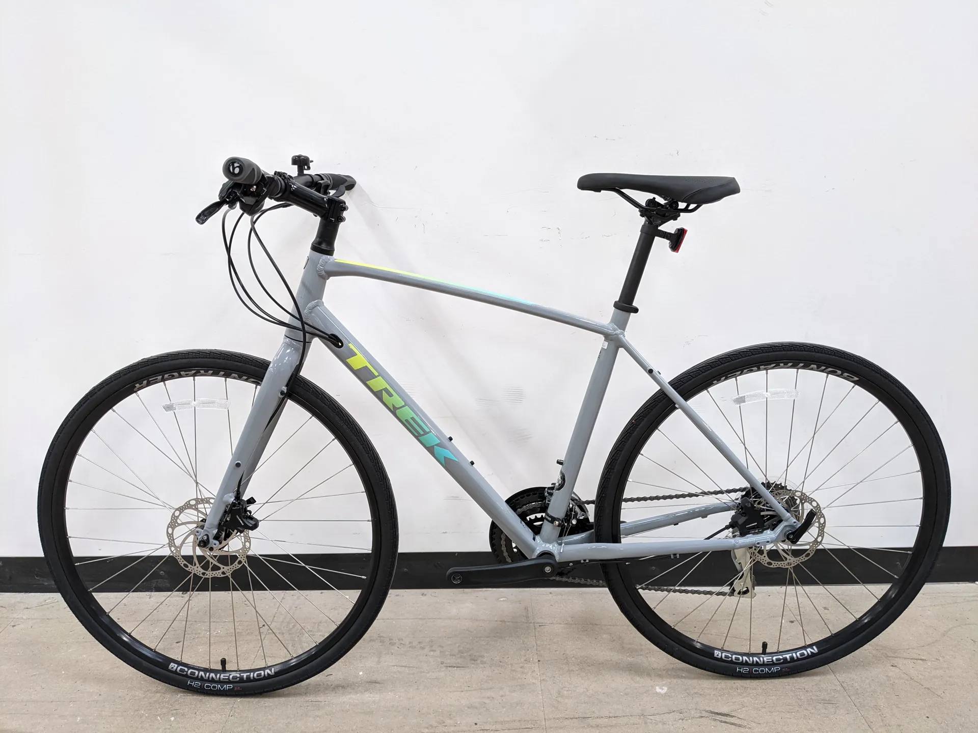 EX-DISPLAY Trek FX 2 Disc Hybrid Bike Large 2021 in Gravel Grey