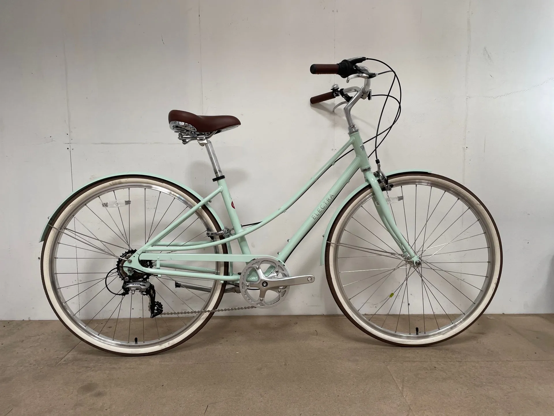 EX-Display Electra Loft 7D Small Womens Step-Thru Hybrid Bike 2022 in ...