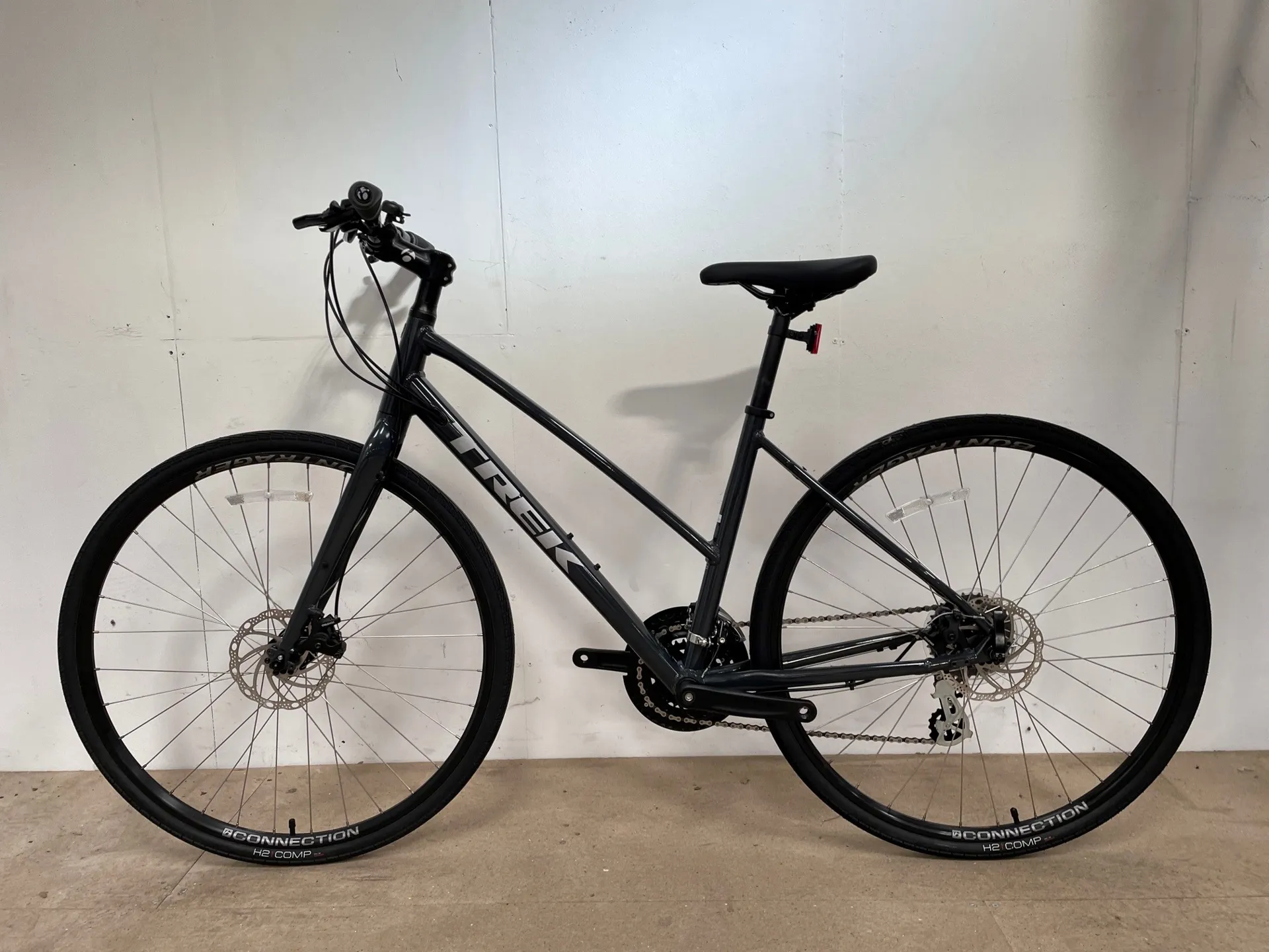 EX-DISPLAY Trek FX 1 Stagger Disc Womens Hybrid Bike Medium 2021 in Grey
