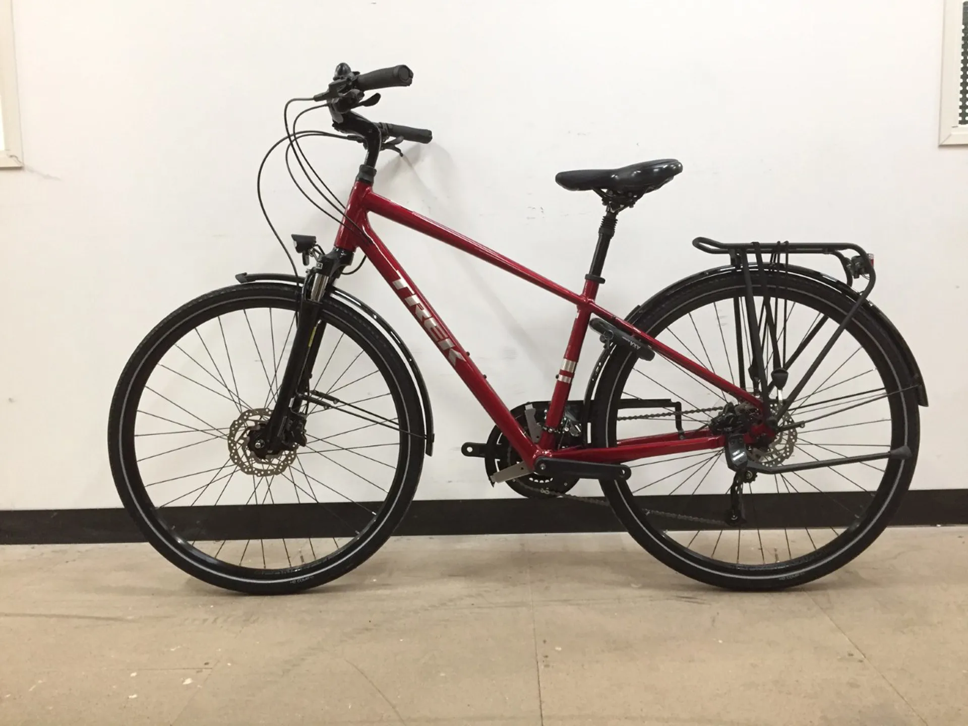 EX-DISPLAY Trek Verve 2 EQ Hybrid Bike Medium 2022 in Red