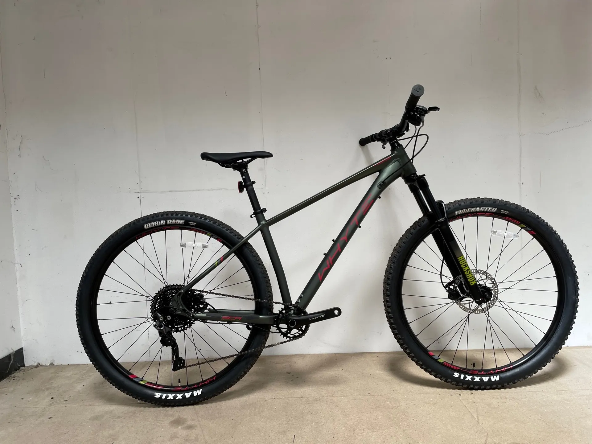 EX-DEMO Whyte 429 V2 Mountain Bike Medium 2022 in Green