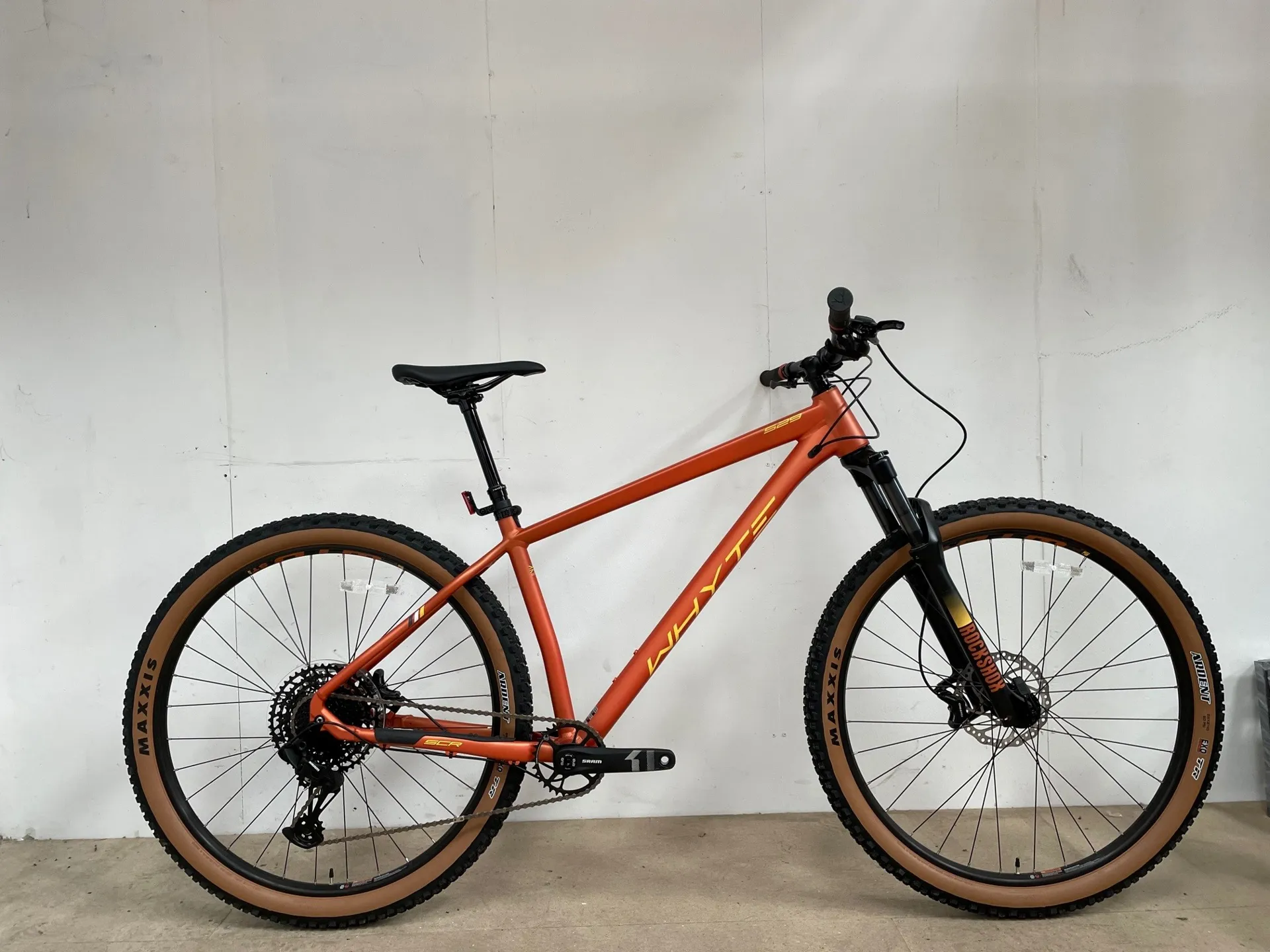 EX-DISPLAY Whyte 529 V4 Mountain Bike Large 2022 in Matt Burnt Orange