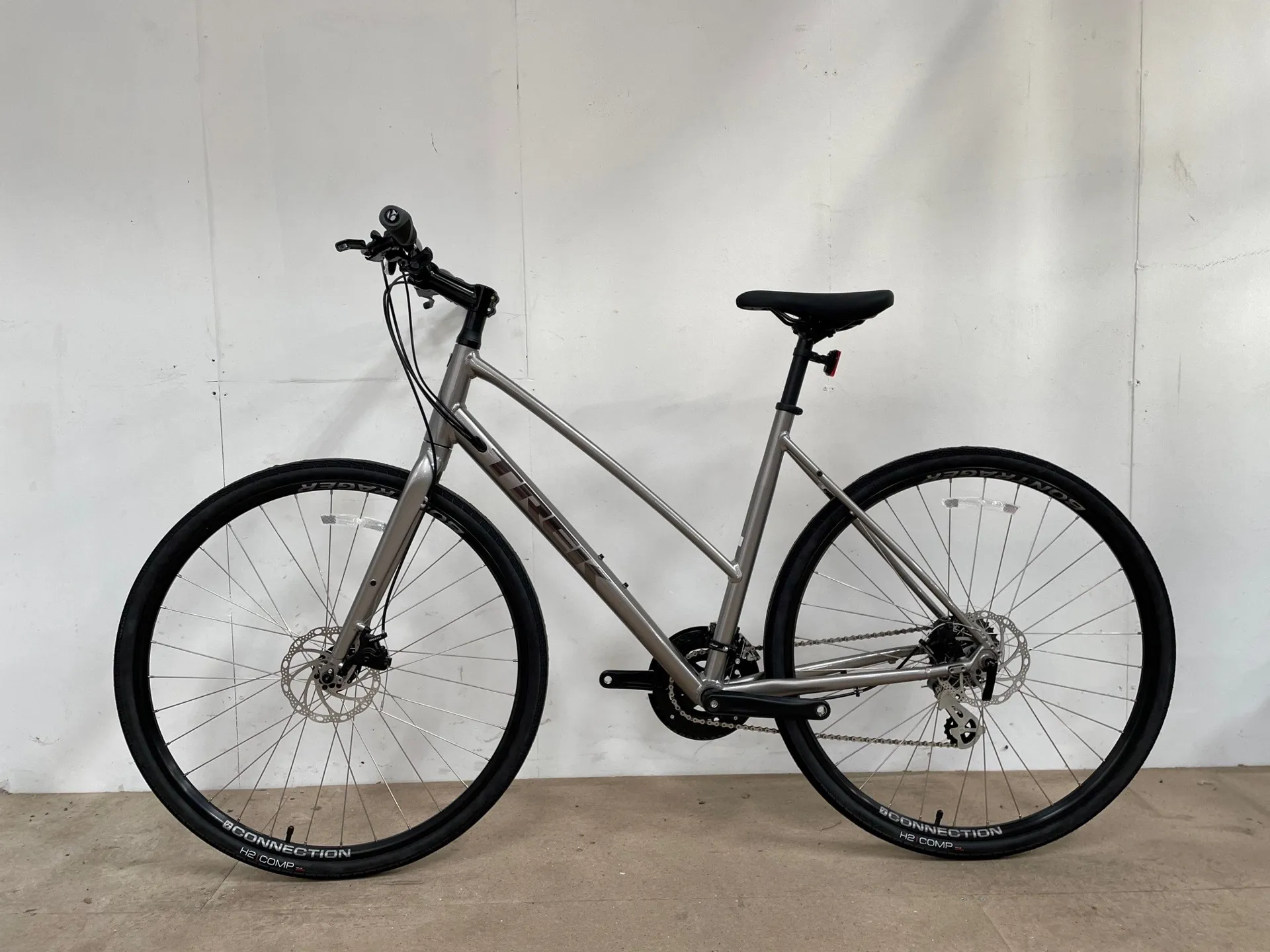 EX-DISPLAY Trek FX 1 Stagger Disc Womens Step-Through Hybrid Bike Large 2023 in Gunmetal