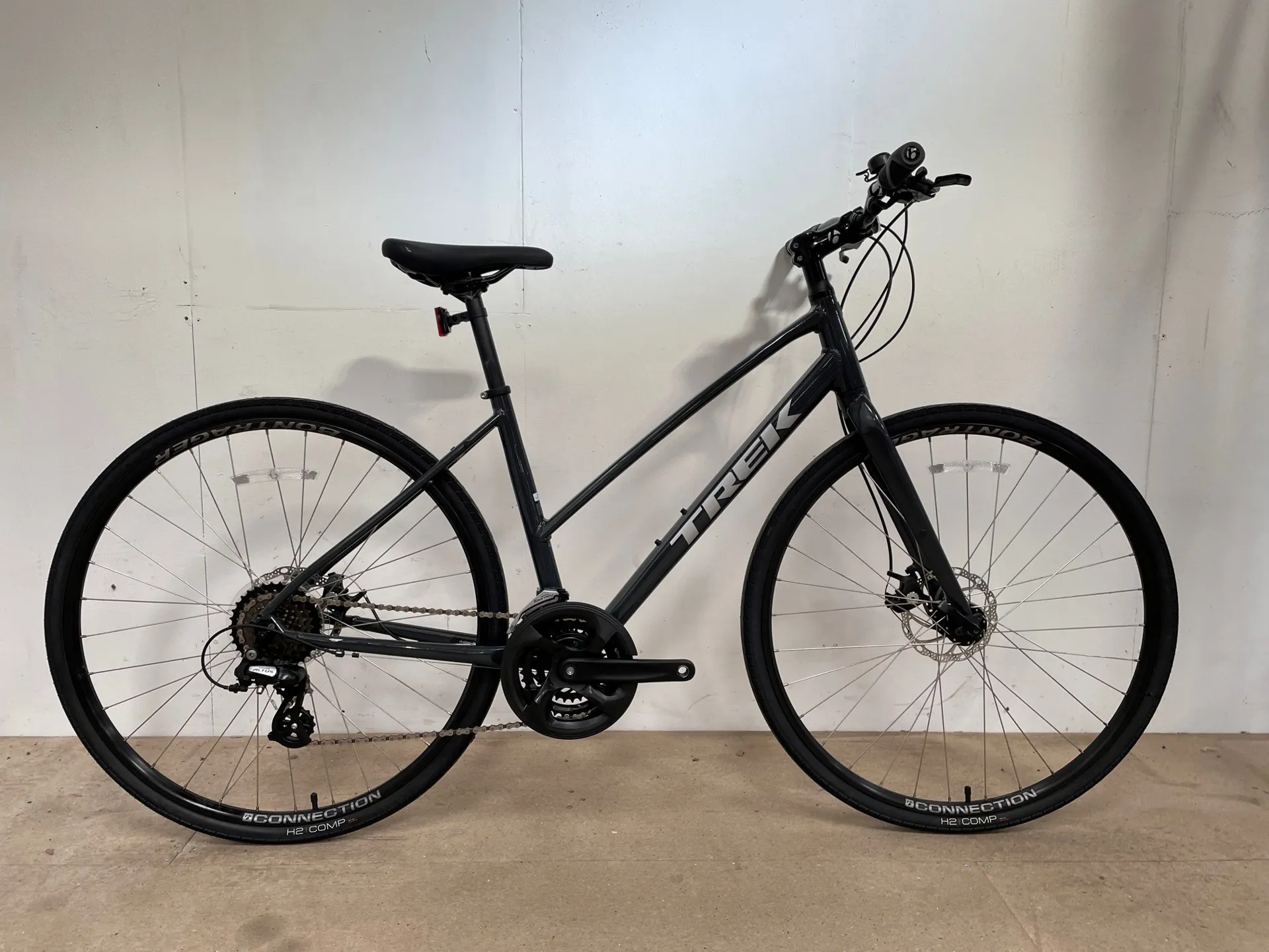 EX-DISPLAY Trek FX 1 Stagger Disc Womens Hybrid Bike Medium 2021 in Grey