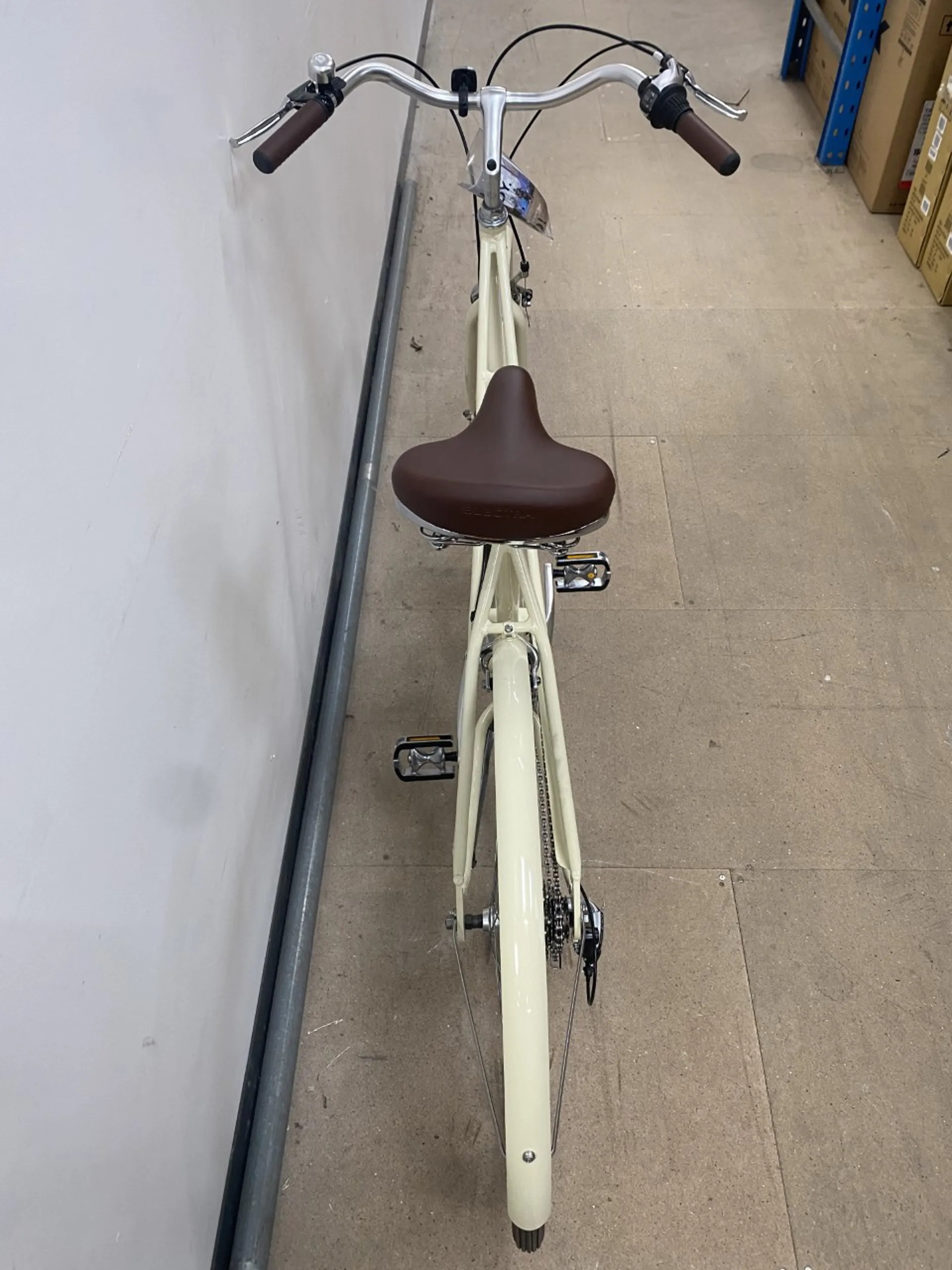 Ex-Display Electra Loft 7D Womens Hybrid Bike Medium 2022 in Cream