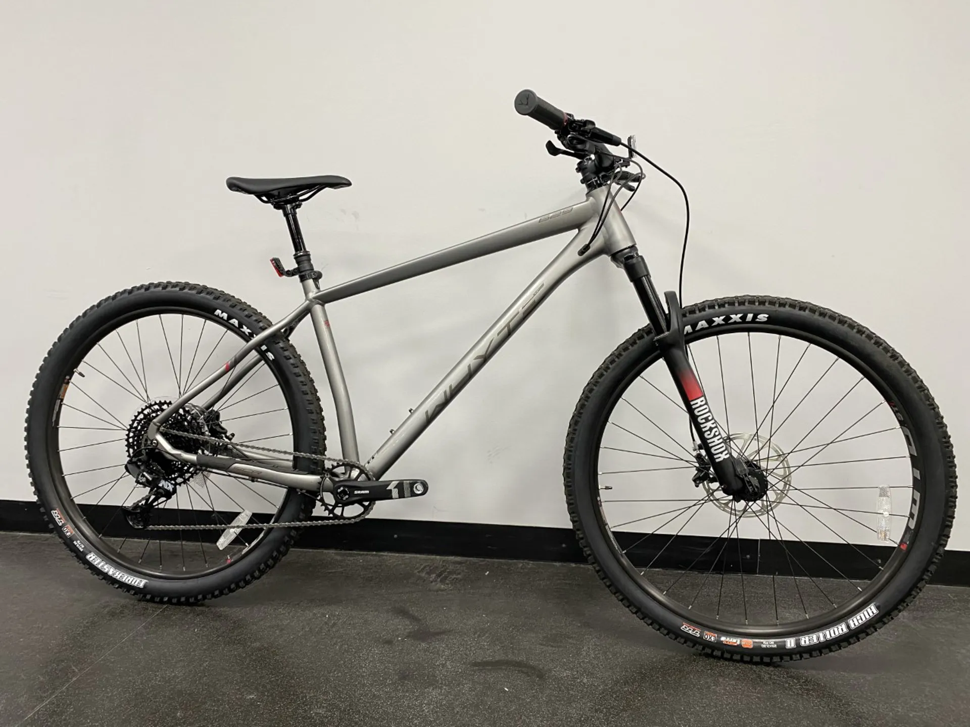 Ex-Display Whyte 629 v4 Hardtail Mountain Bike X-Large 2022 in Matt Zinc