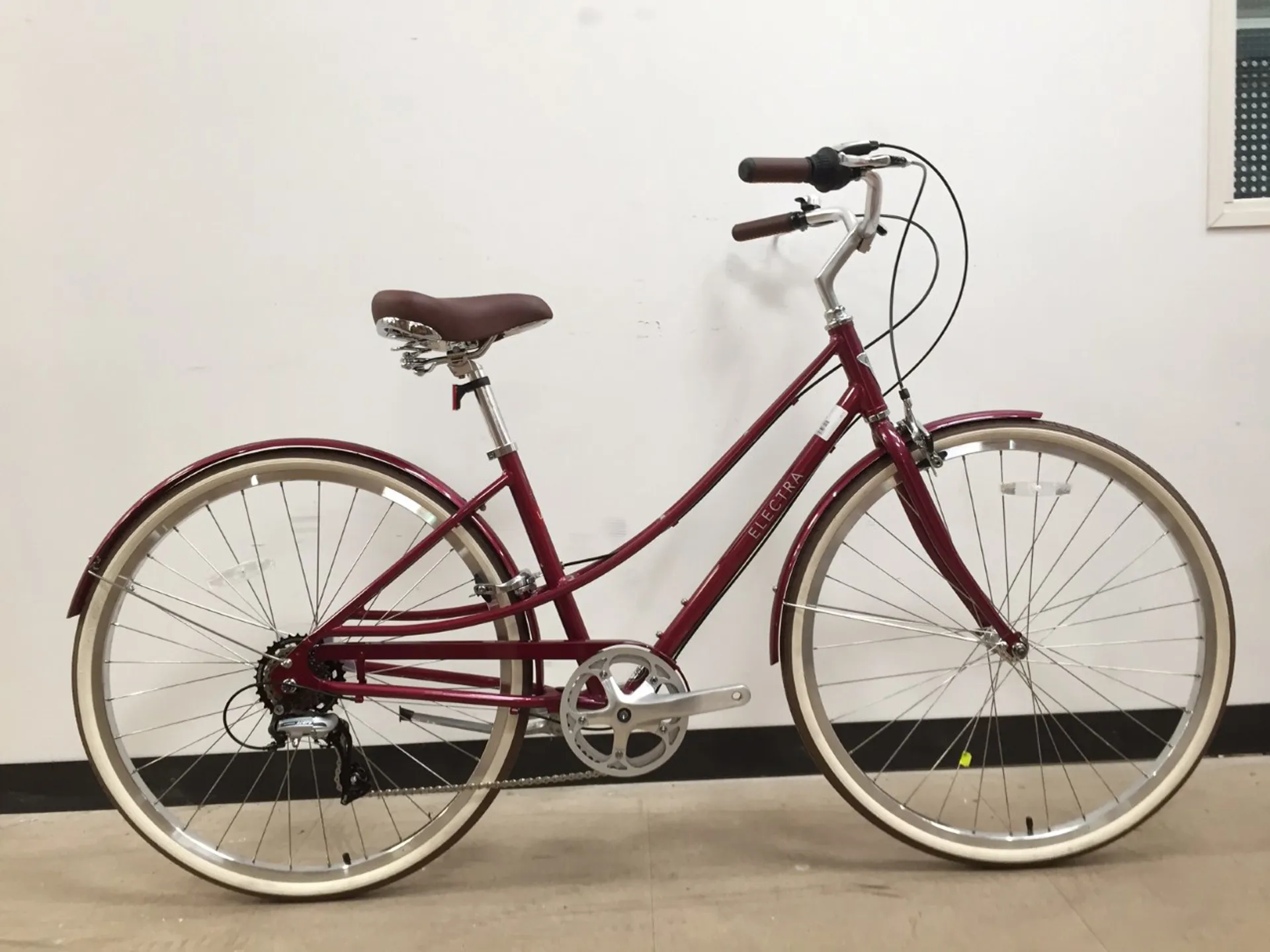 EX-DISPLAY Electra Loft 7D Womens Step-Thru Hybrid Bike Small 2022 in ...