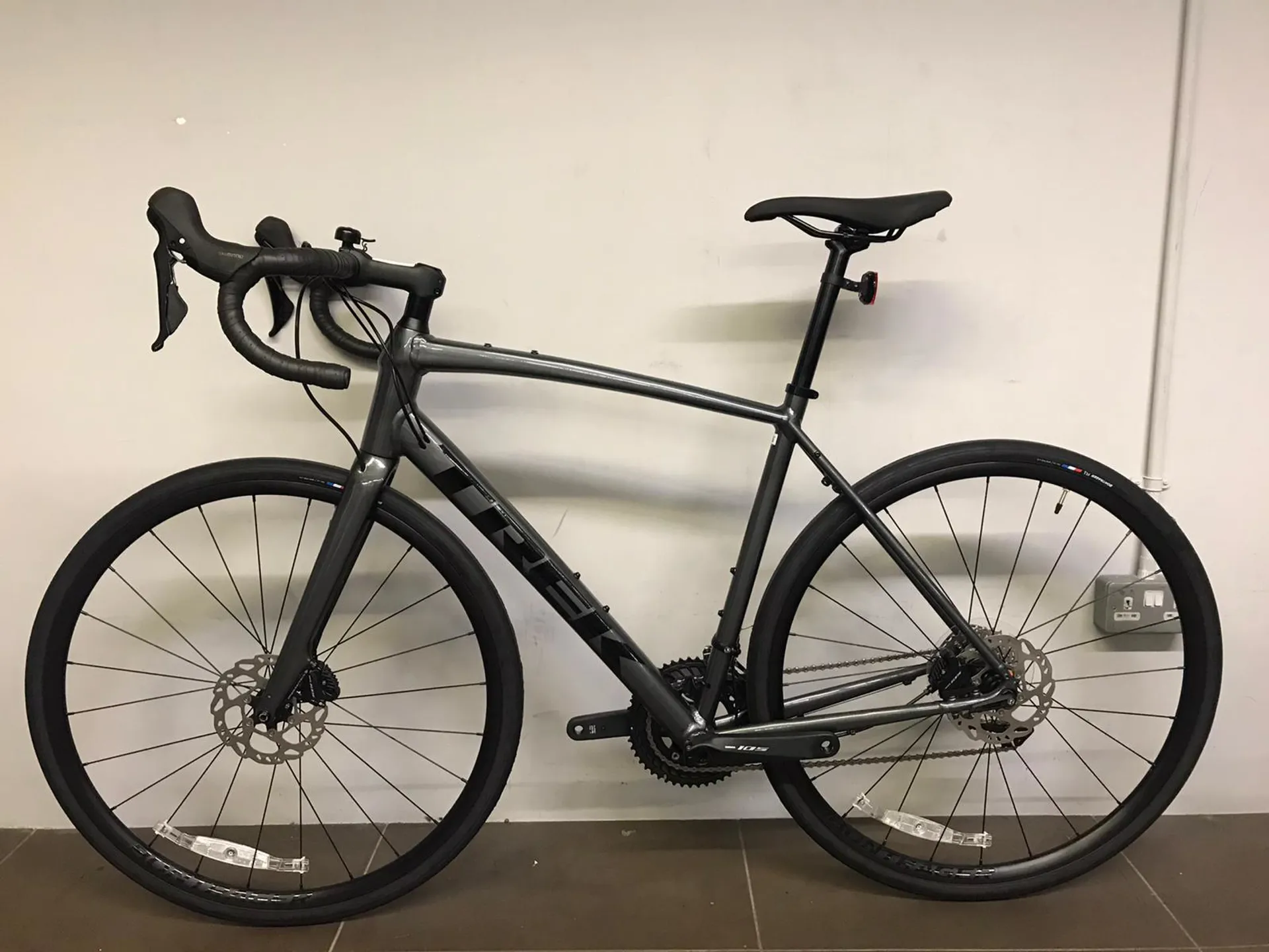 EX DISPLAY Trek Domane AL 5 Disc Sportive Road Bike 56cm 2023 in ...