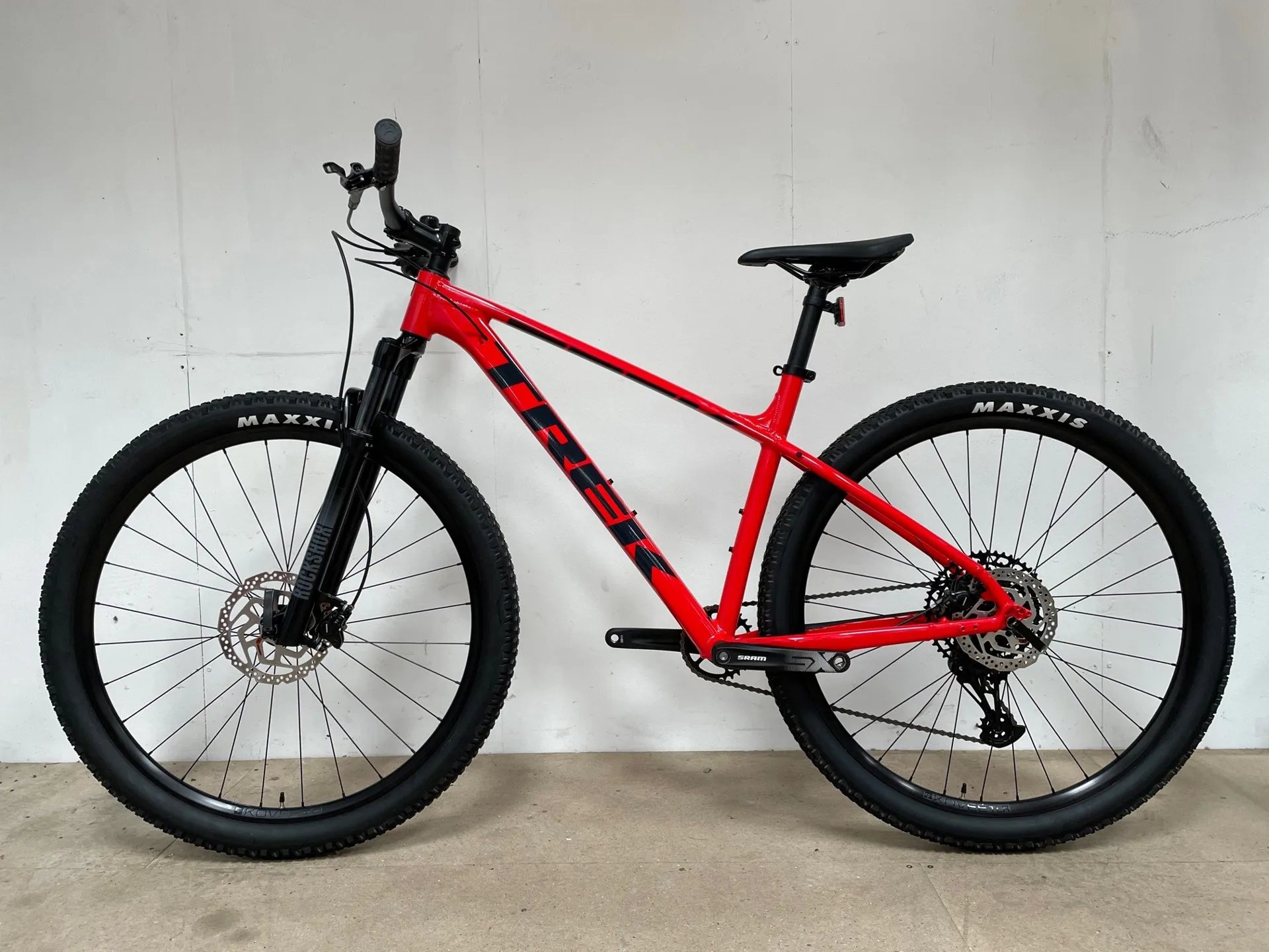 EX-DEMO Trek Marlin 8 Hardtail Mountain Bike Large 2023 in Gloss ...